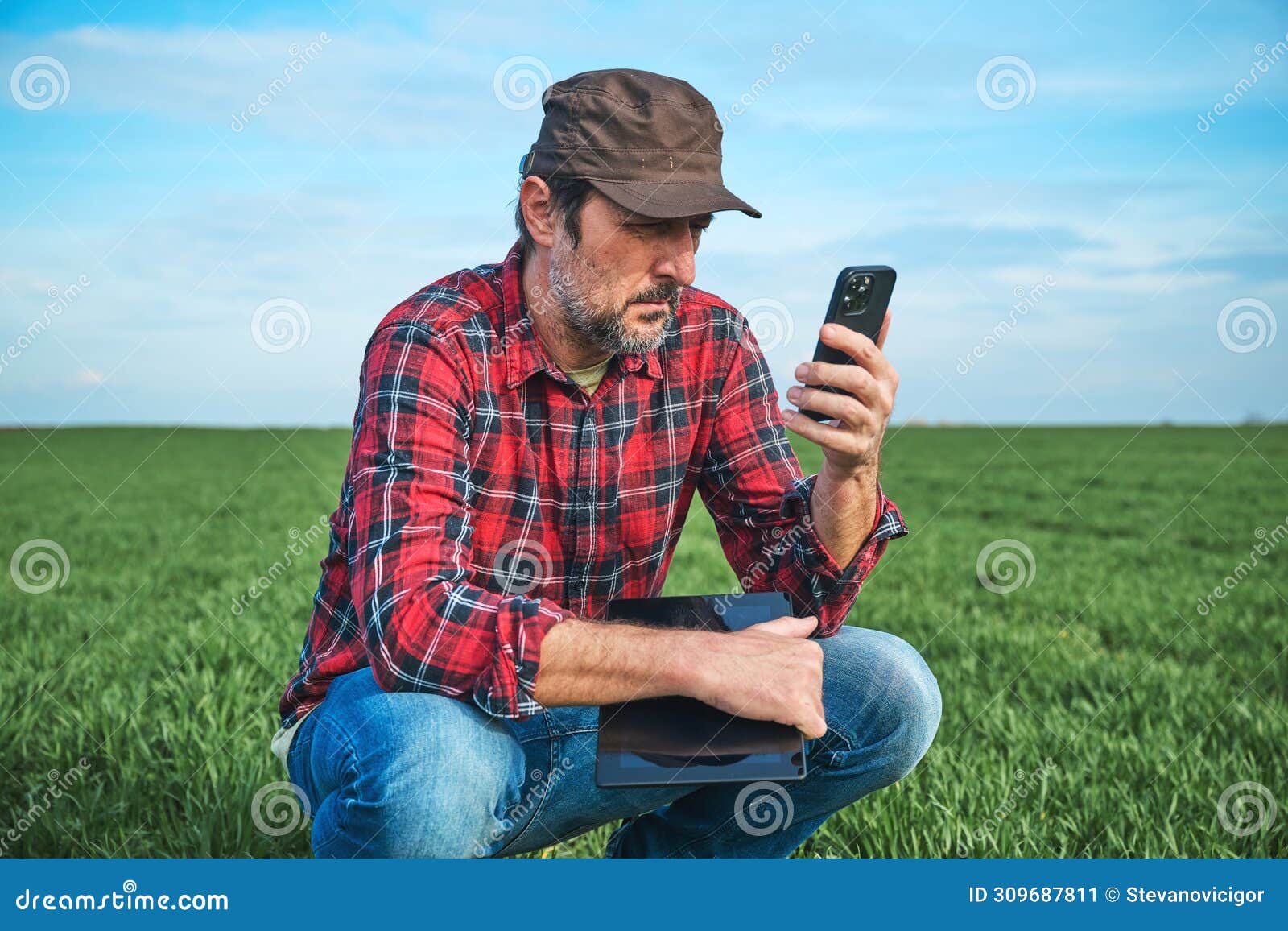 Smart Farming, Farm Worker Using Smartphone and Digital Table in ...