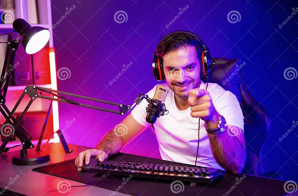 Smart Gaming Streamer Looking Camera with Pose Using Headset and Mic ...