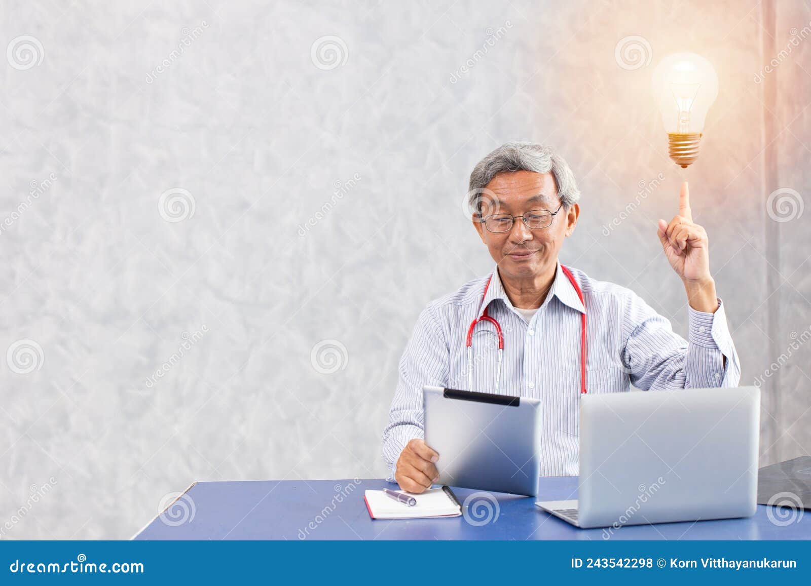 Smart Healthy Concept, Medical Sign Cover Insurance Or Protect The ...