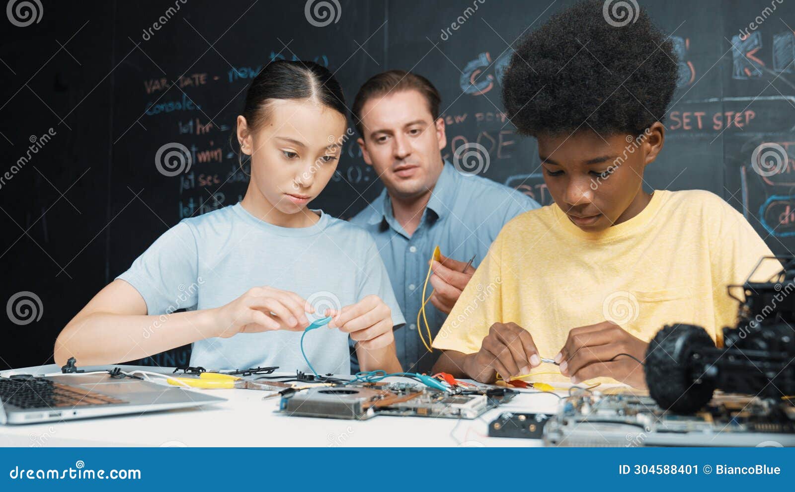 Mentor Teach Main Board Construction while Student Learning System ...