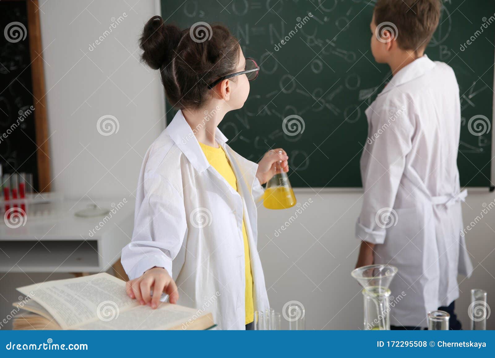 Smart Pupils Making Experiment in Class Stock Photo - Image of preteen ...
