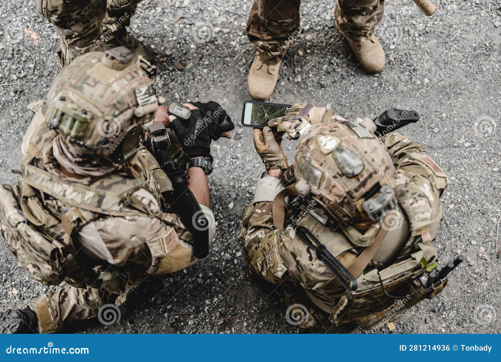 Smart Teamwork of Soldiers Running Forward and Attacking Enemy Stock ...