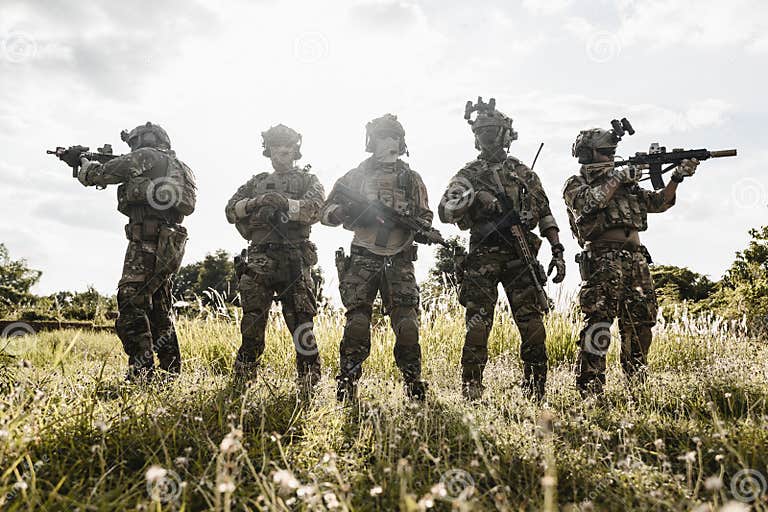 Smart Teamwork of Soldiers Running Forward and Attacking Enemy Stock ...