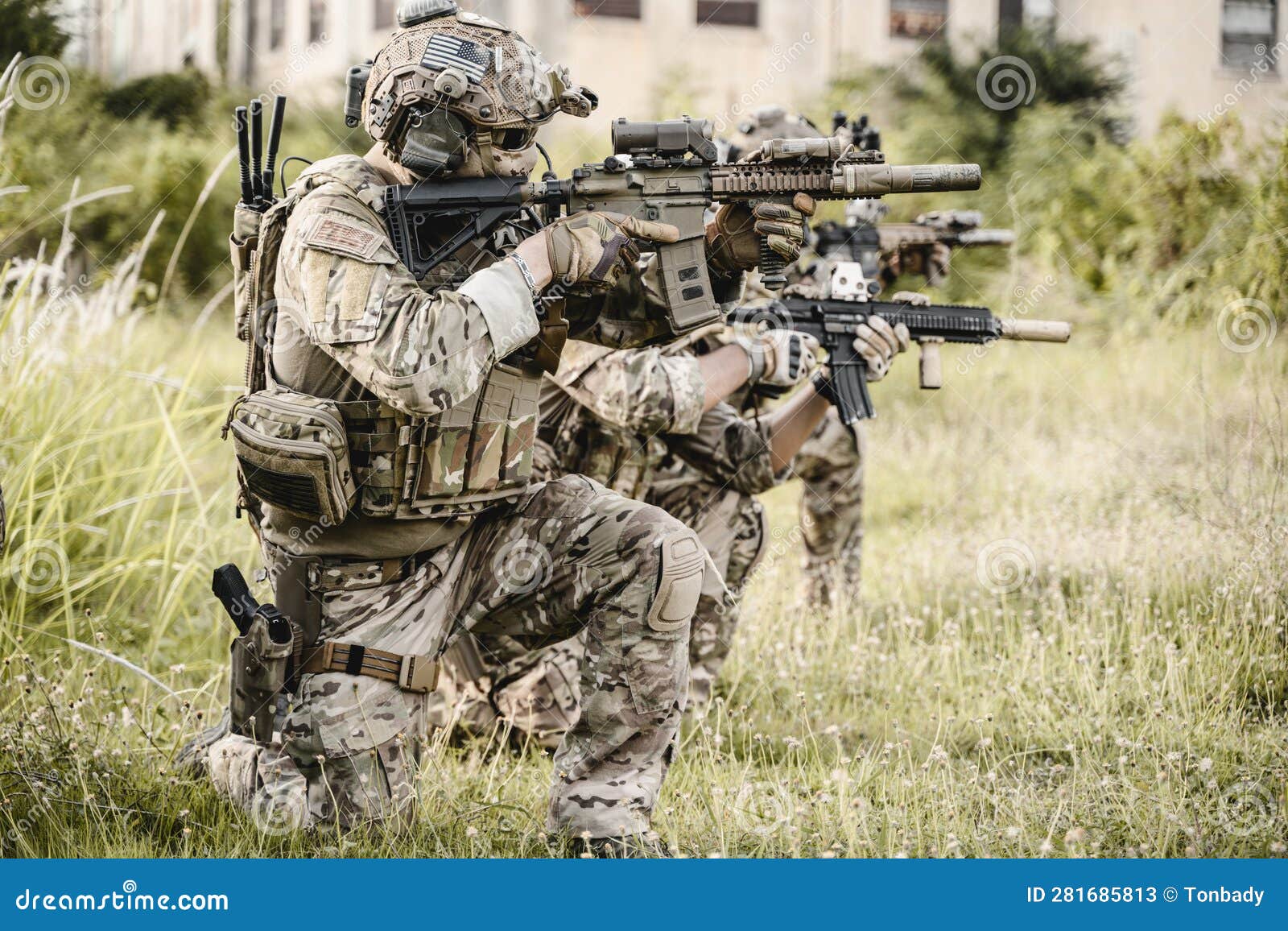 Smart Teamwork of Soldiers Running Forward and Attacking Enemy Stock ...