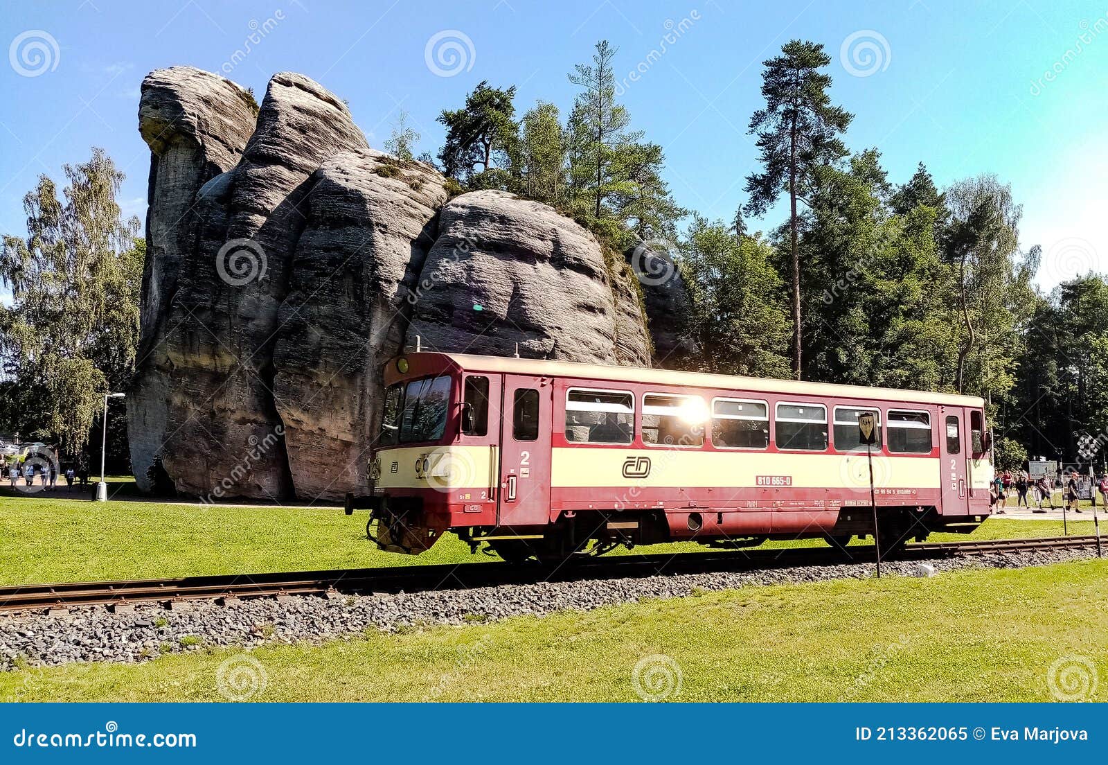 By train to the rocks editorial image. Image of ladscape - 213362065