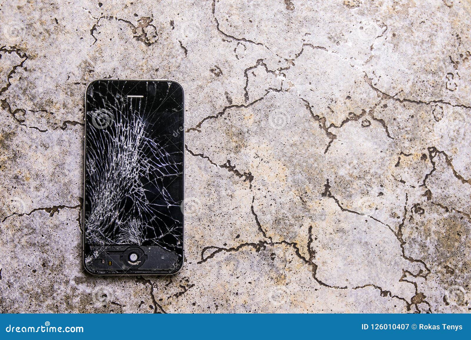 Smartphone cassé par écran image stock. Image du criqué - 126010407