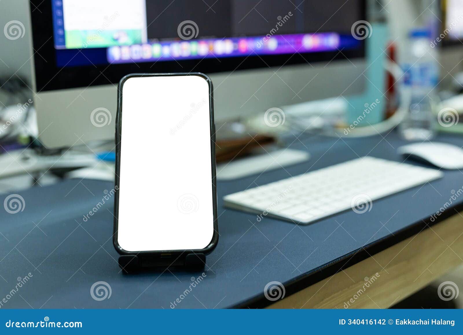 Computer Lab Blur Background With Pc Desktop Computer Machine In Blurry ...