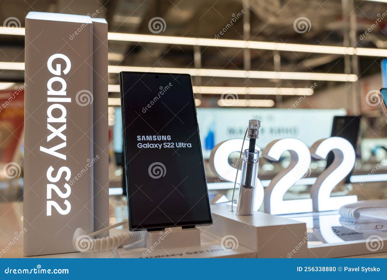 Smartphone Samsung Galaxy S22 Shown on Display in Electronics Store ...