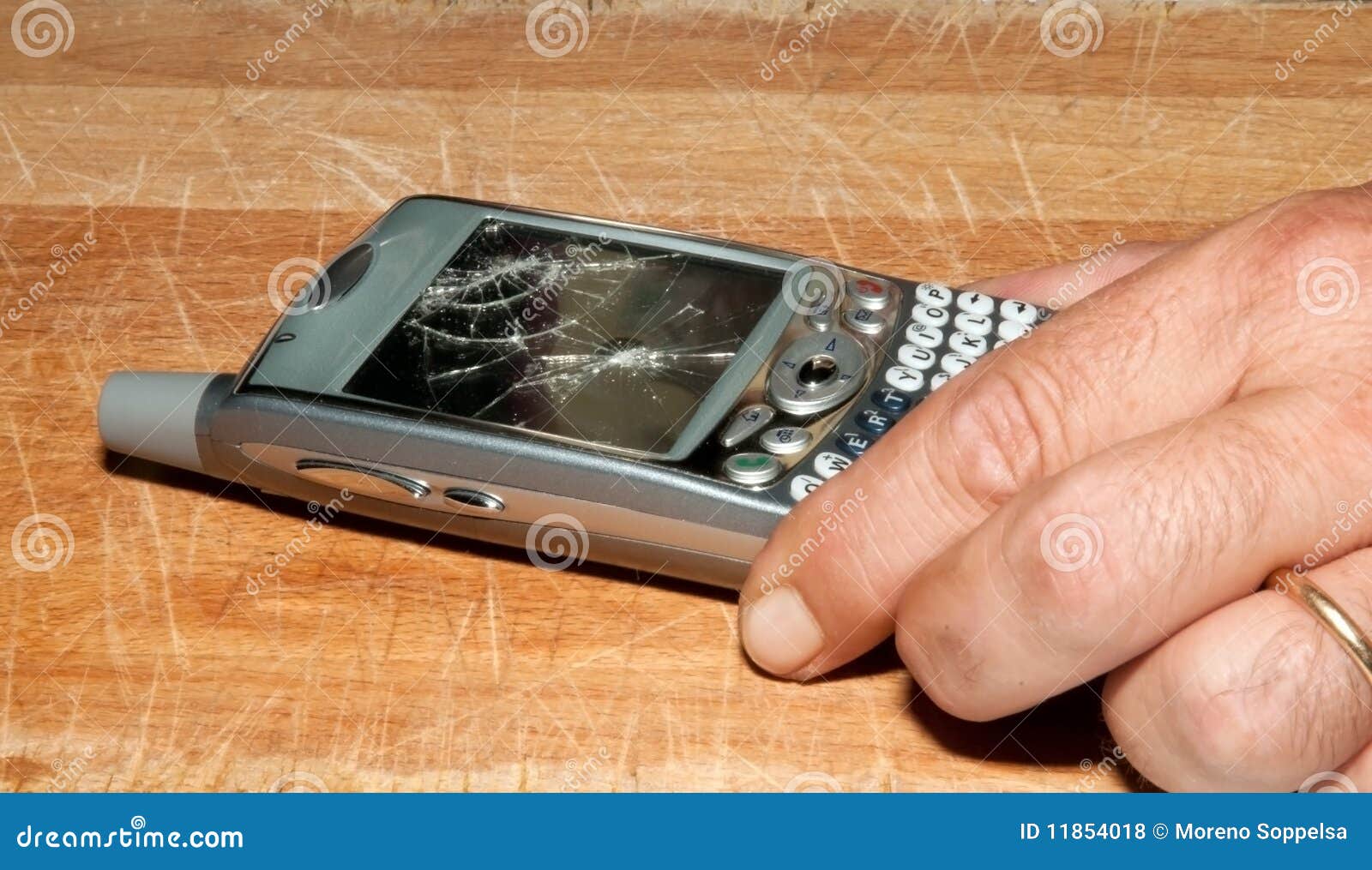 Smartphone - Teléfono Celular Roto Foto de archivo - Imagen de bolsillo ...