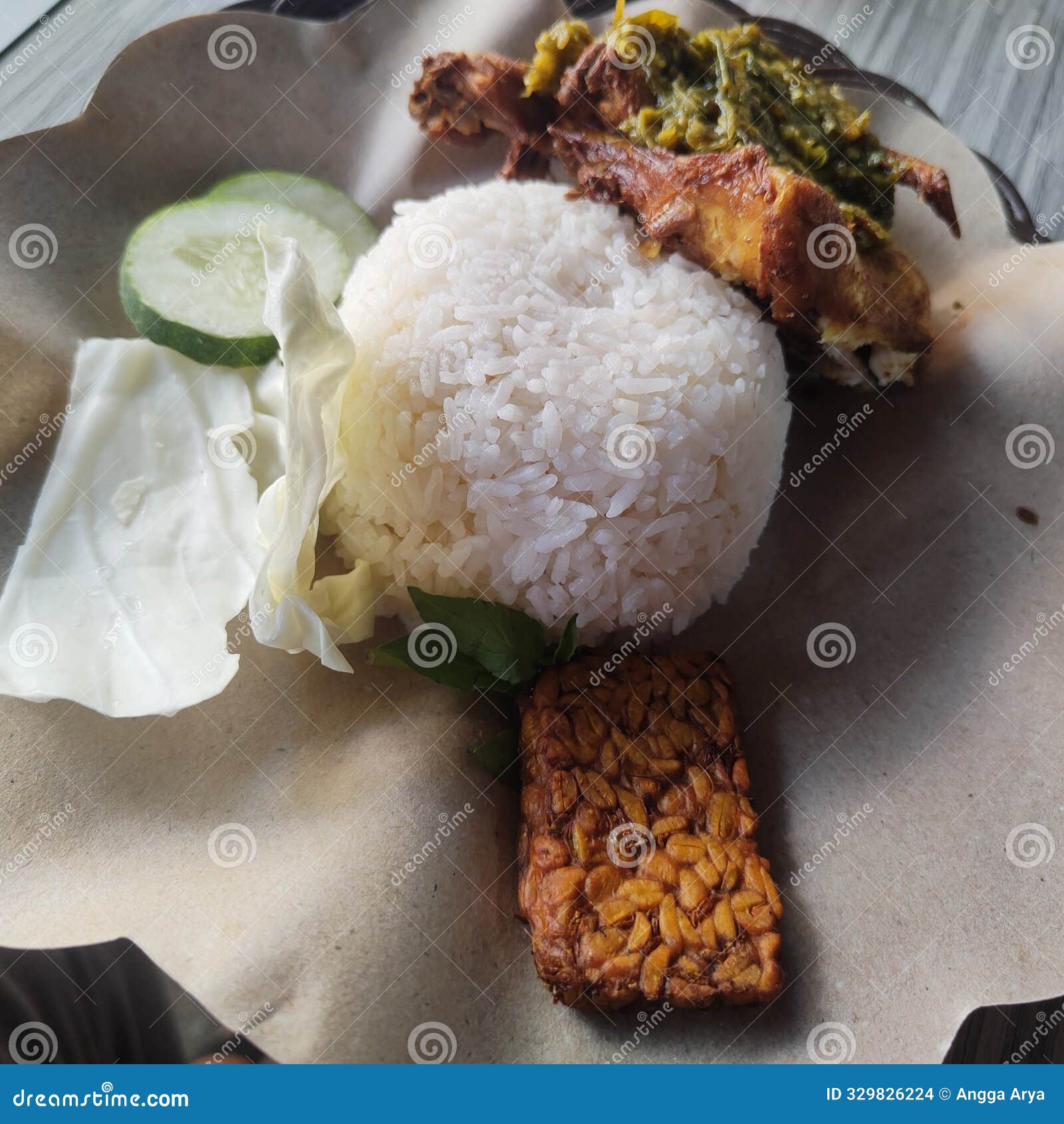 Smashed Chicken Cooked Rice Stock Photo - Image of chicken, penyet ...