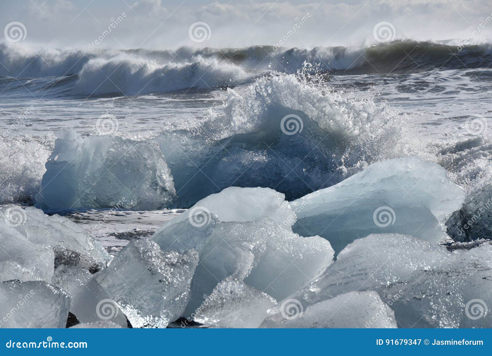 Smashing Iceberg in Iceland Stock Image - Image of berg, arctic: 91679347