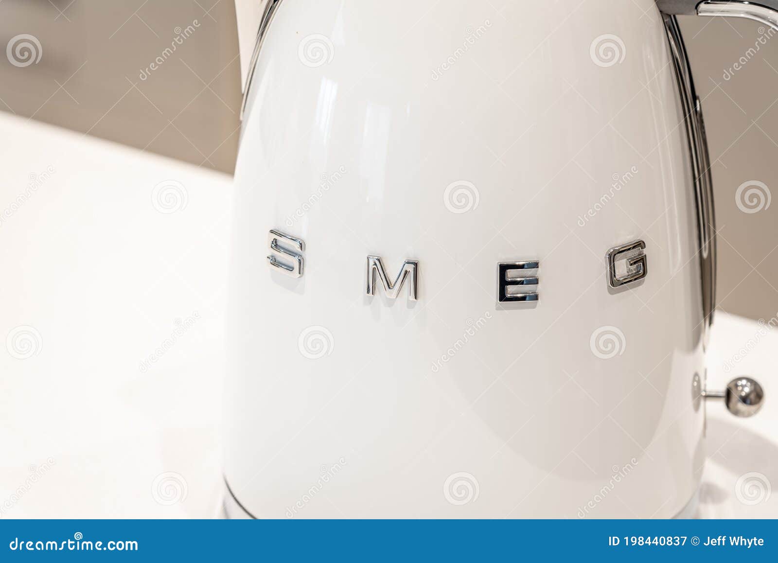SMEG Kettle in Modern Kitchen Editorial Photography - Image of ...