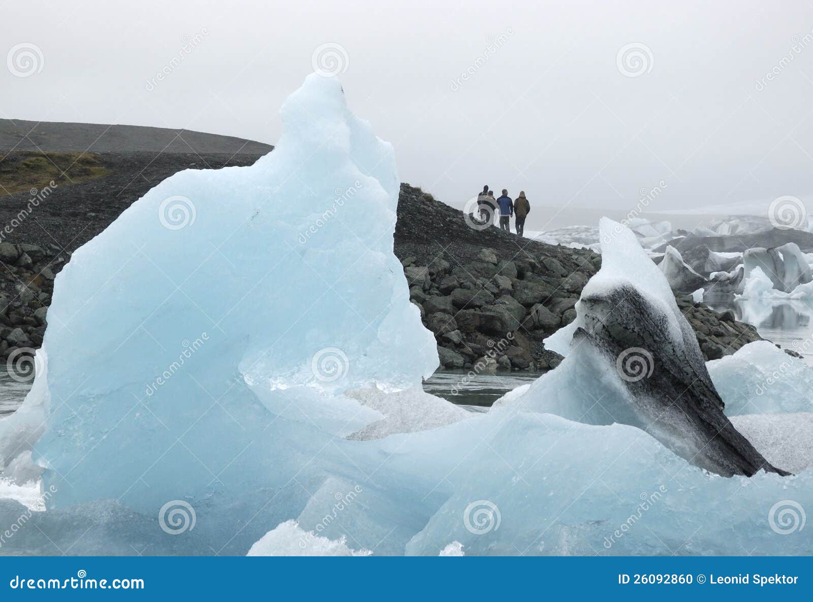 Smeltend ijs. stock foto. Image of ontruim, mensen, koude - 26092860