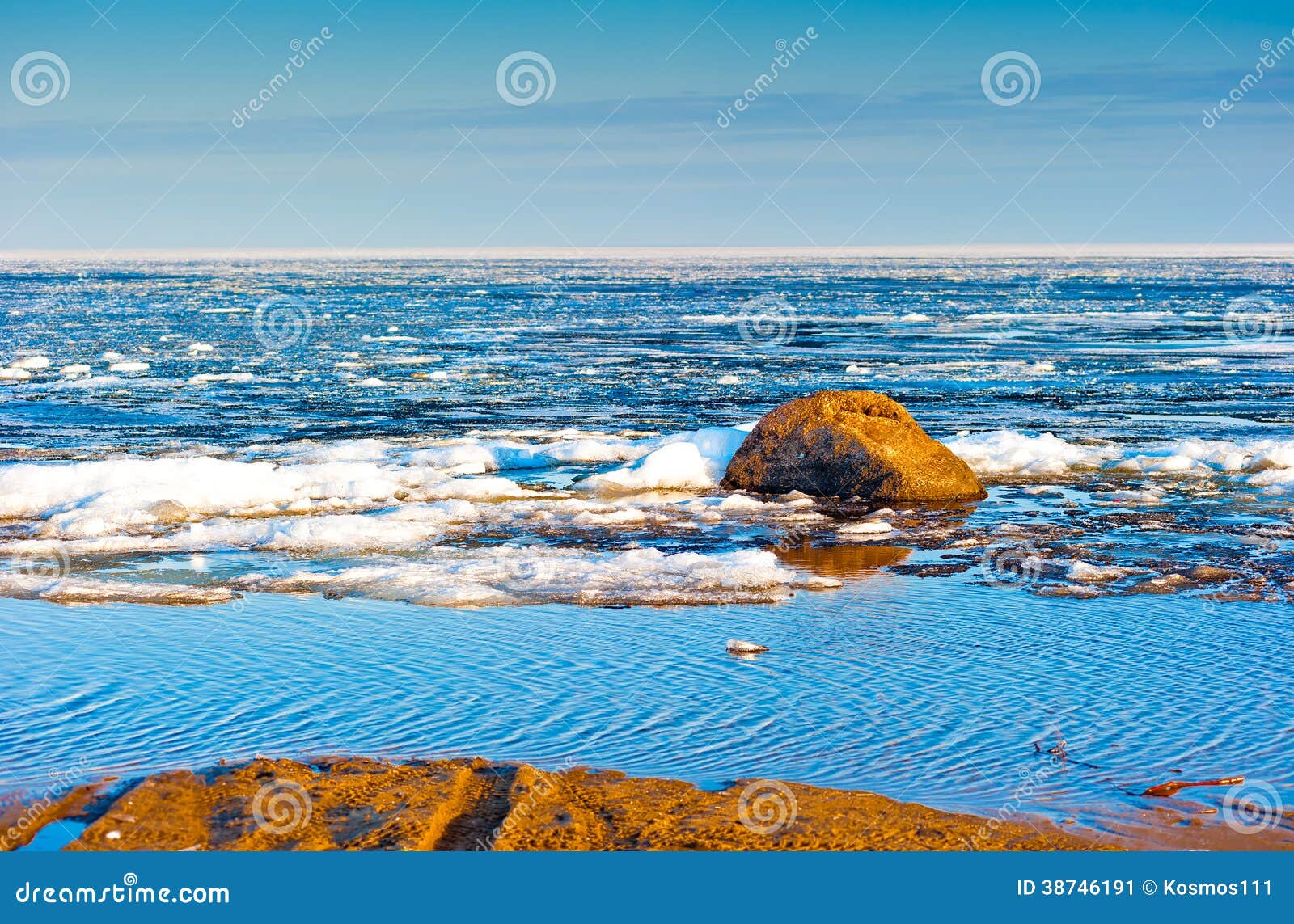 Smeltend Ijs Op Grote Vijver Stock Afbeelding - Image of ijsschol ...