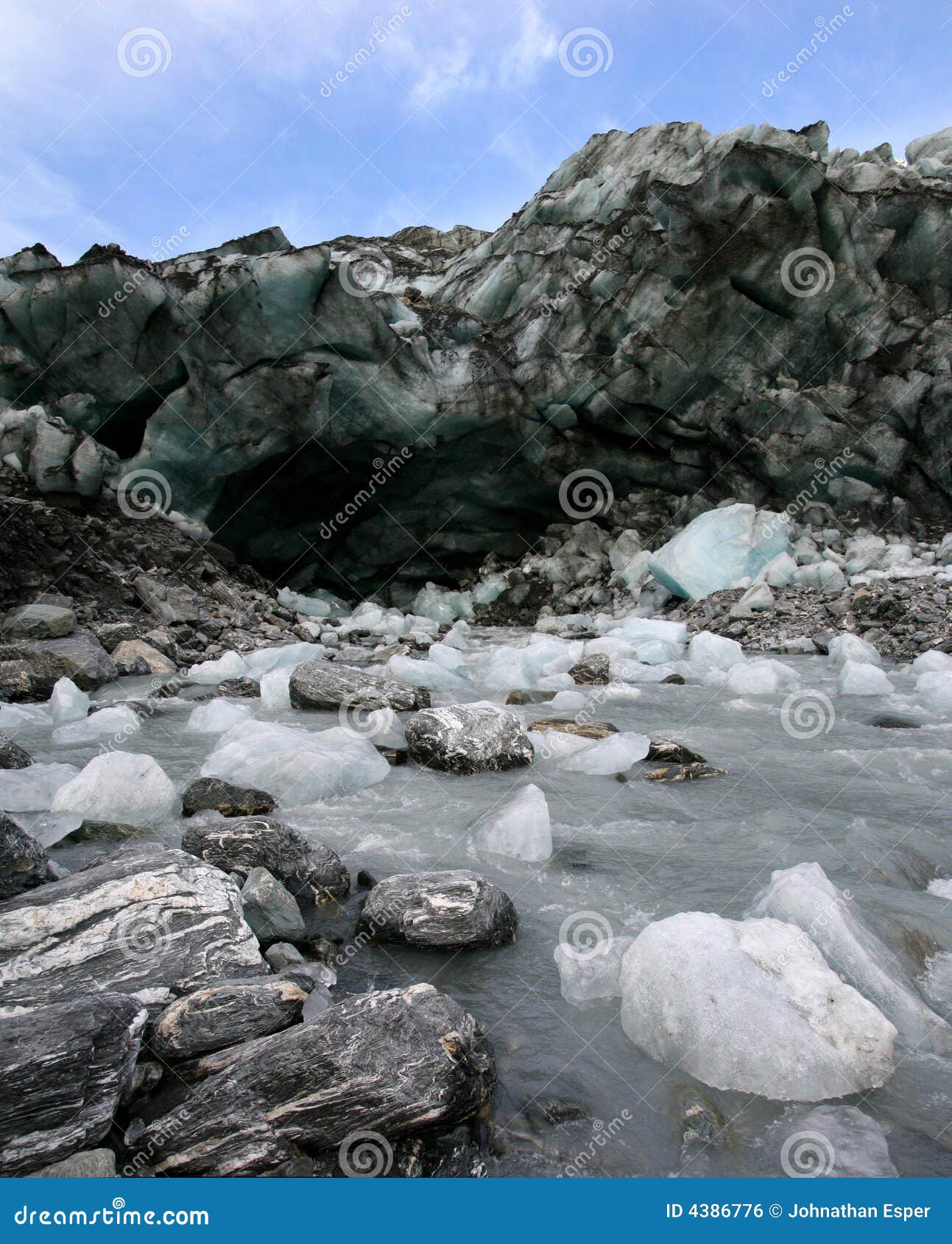 Smeltend Ijs Van Een Laag-verhogingsgletsjer Stock Foto - Image of ...