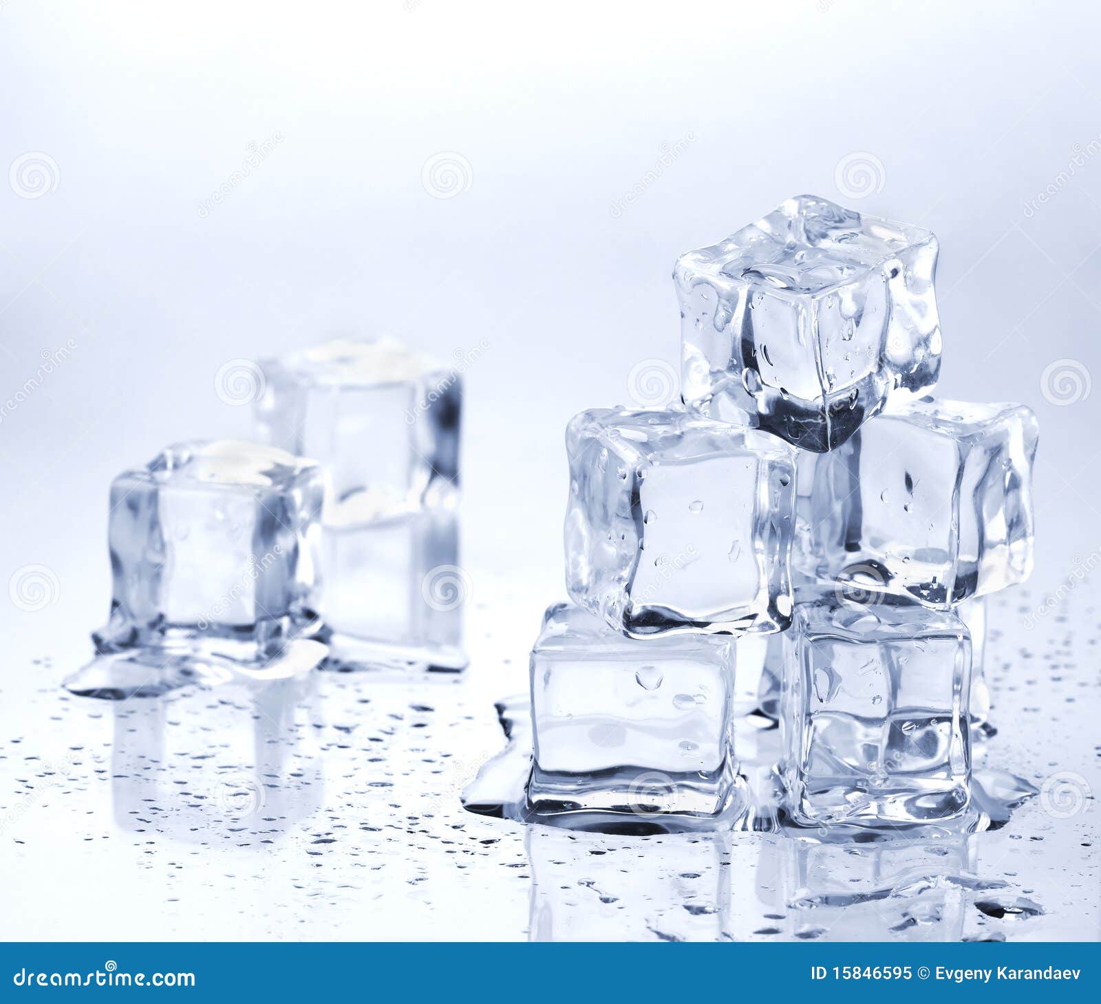 Smeltende ijsblokjes stock afbeelding. Image of macro - 15846595