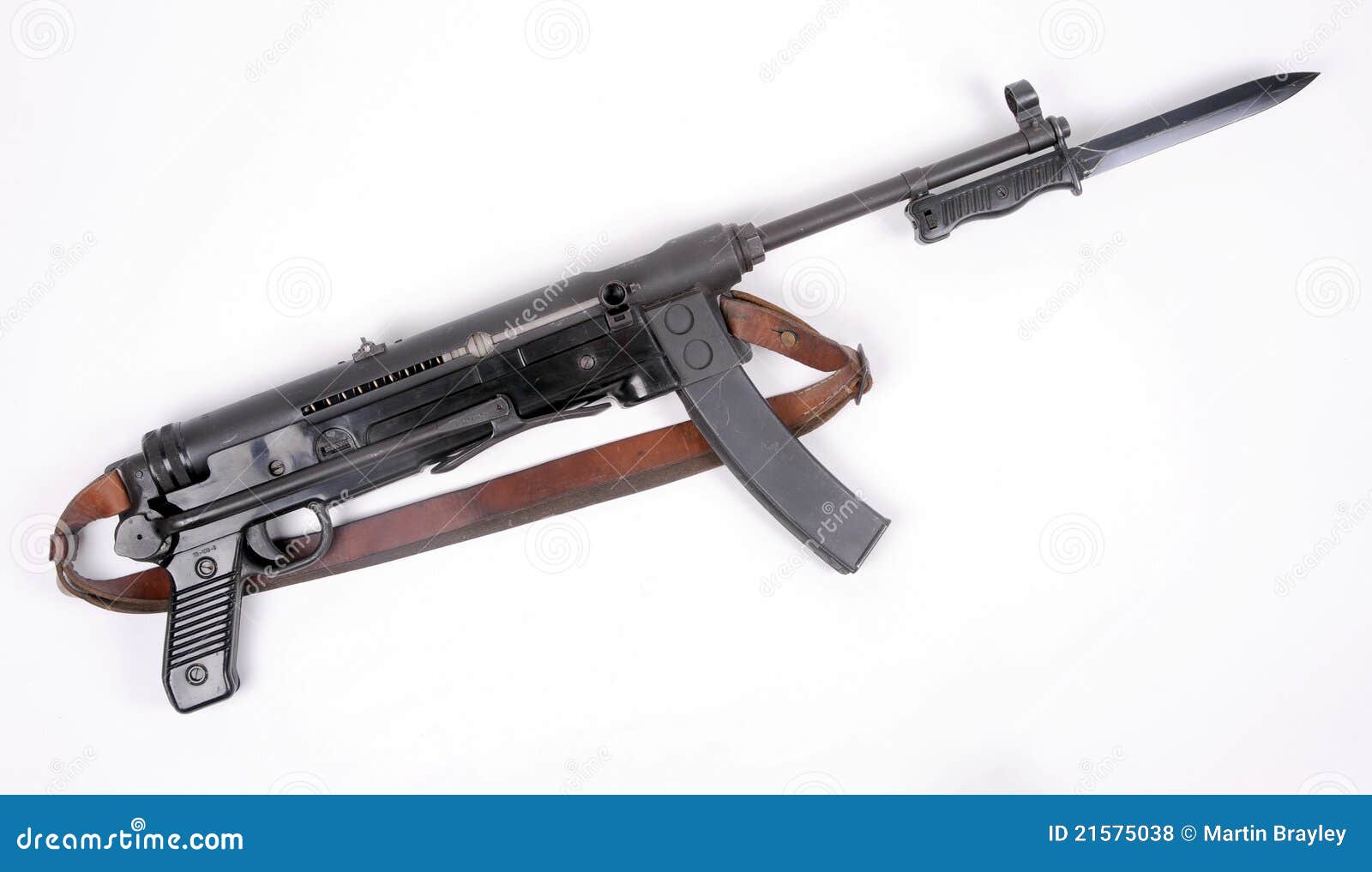 SMG M56 Et Baïonnette Yougoslaves Photo stock - Image of militaire ...