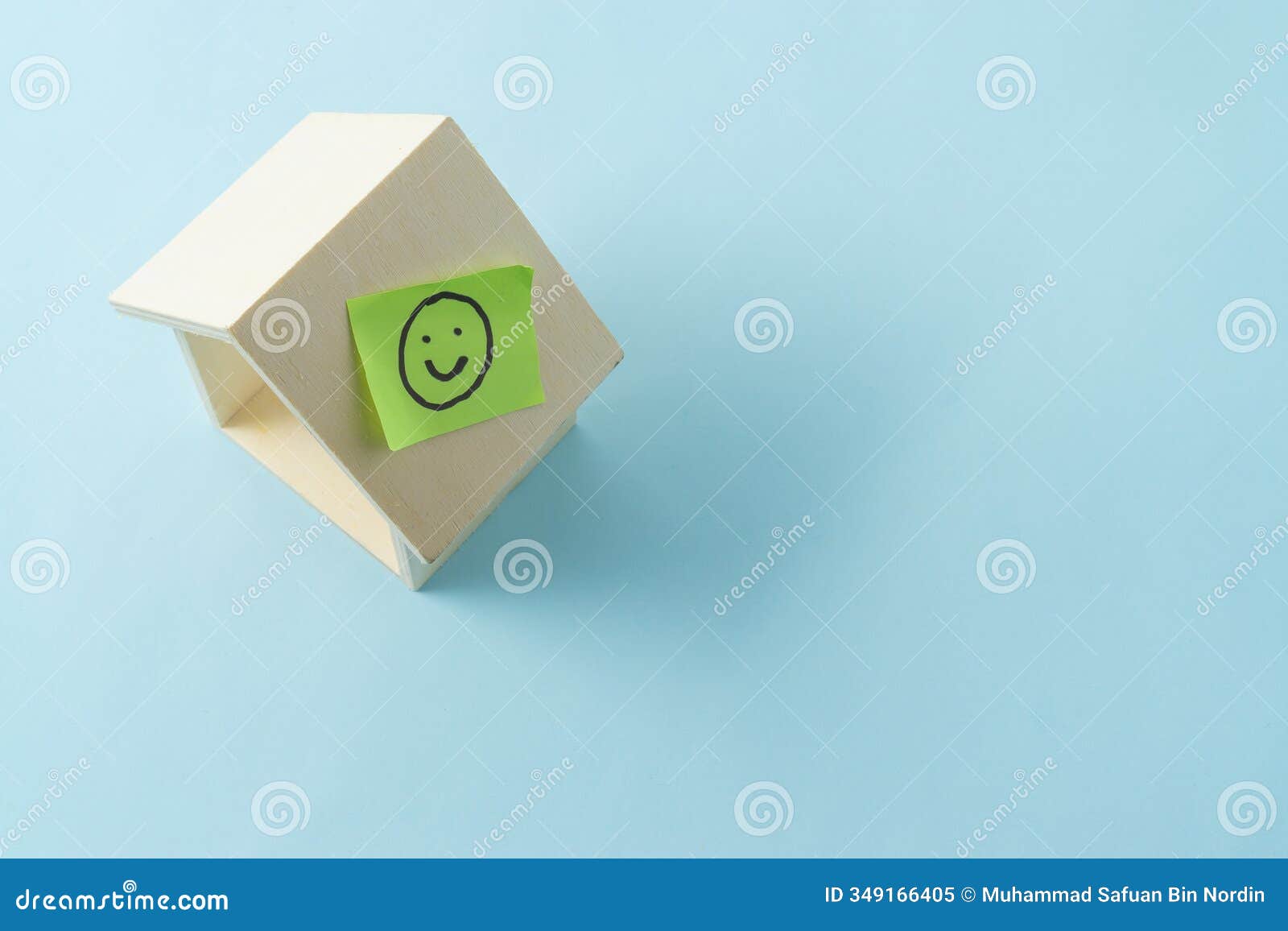 Smile emoji on sticky note stock image. Image of smile - 349166405