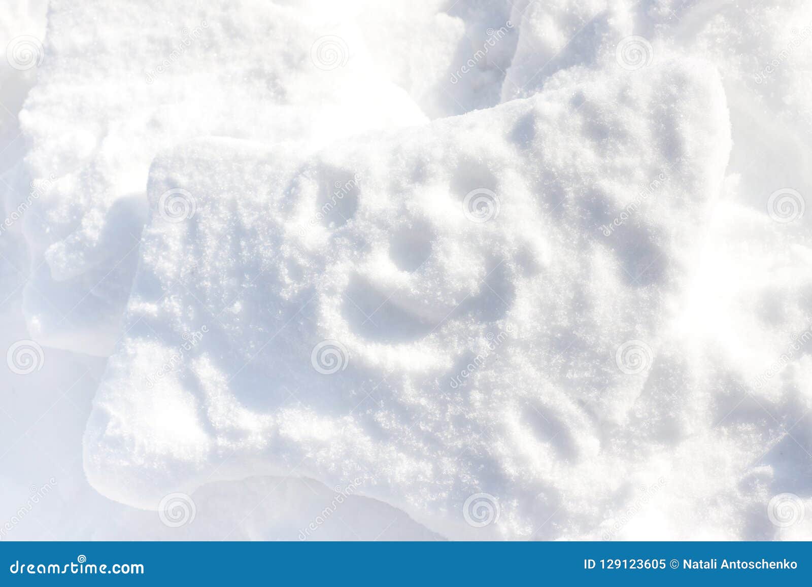 Smiley auf Schnee stockbild. Bild von alpen, februar - 129123605