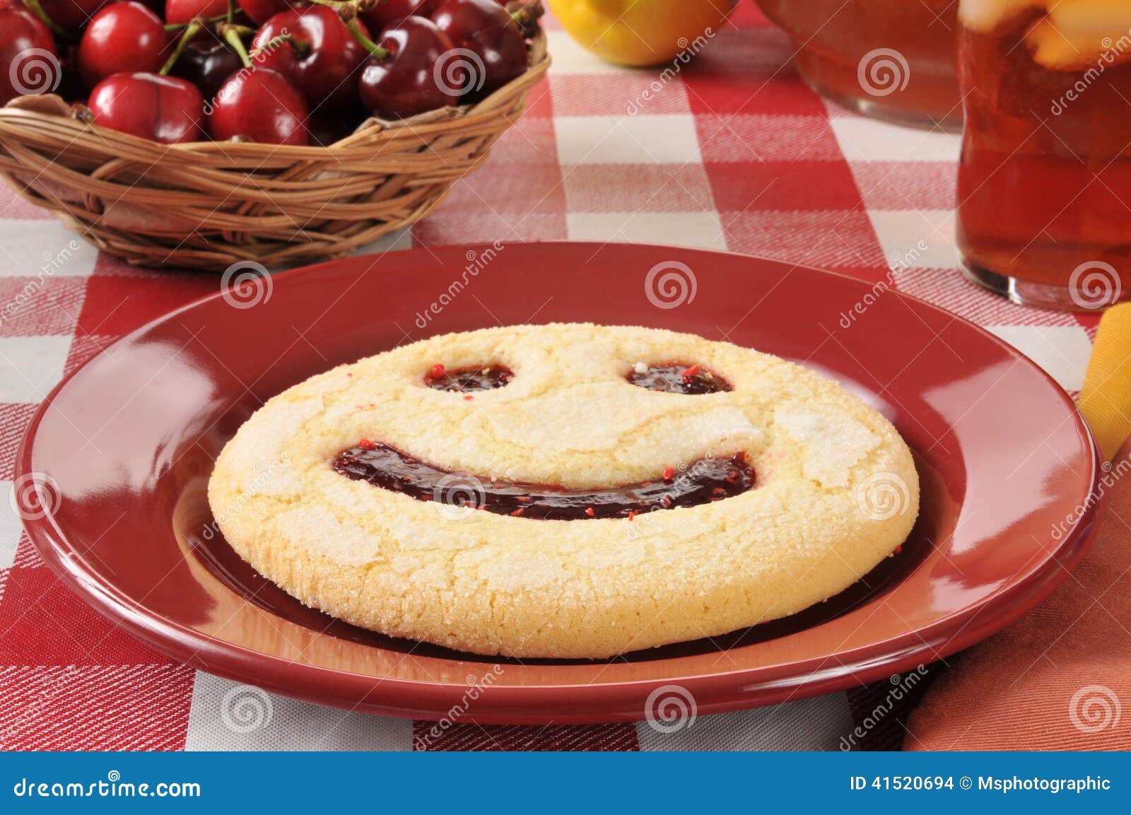 Smiley face cookie stock photo. Image of picnic, galletas - 41520694