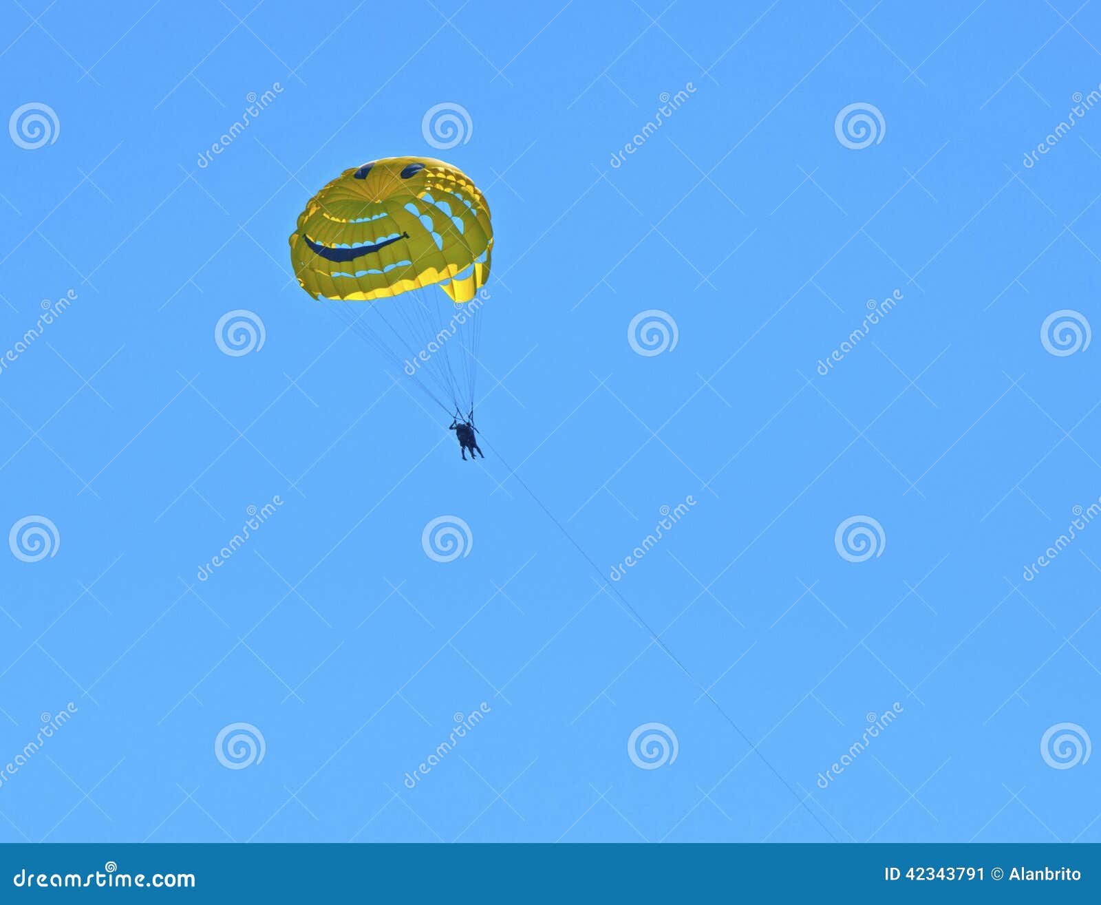 Smiley Face Yellow Parasail Editorial Photo - Image of wind, para: 42343791
