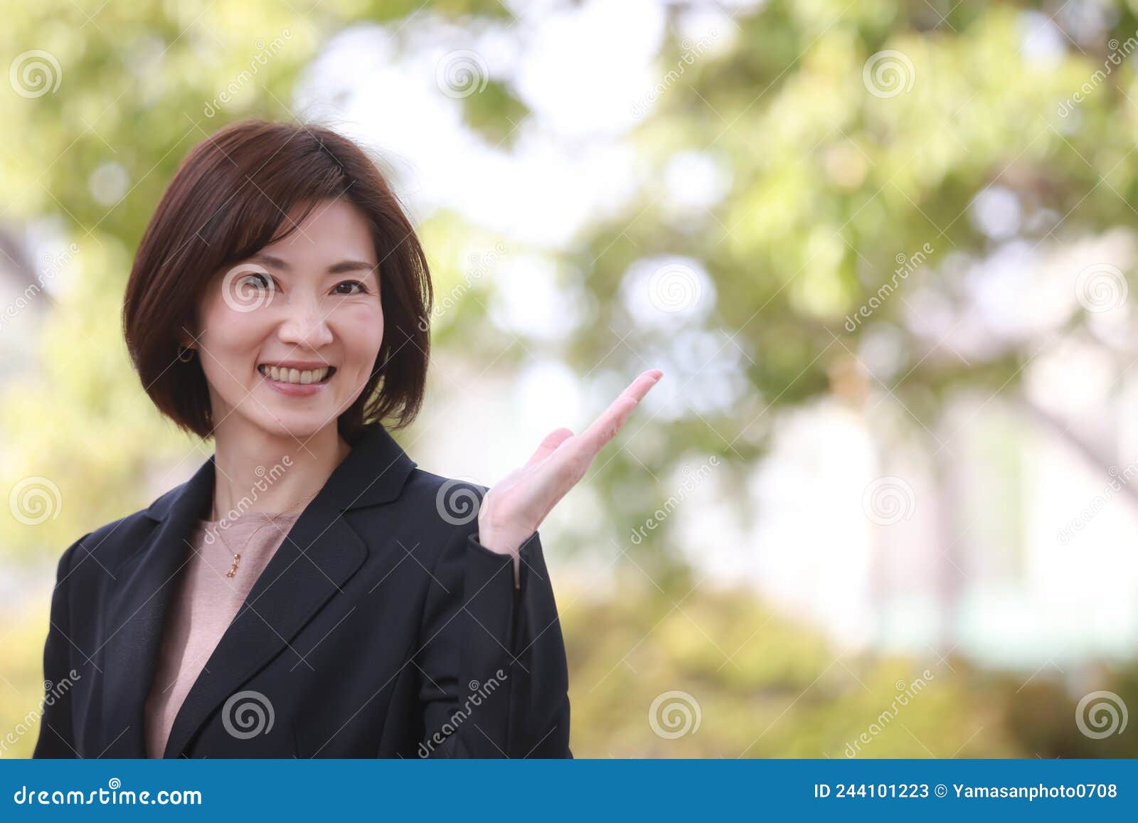 Smiley Female Office Worker Stock Image - Image of sunny, asia: 244101223