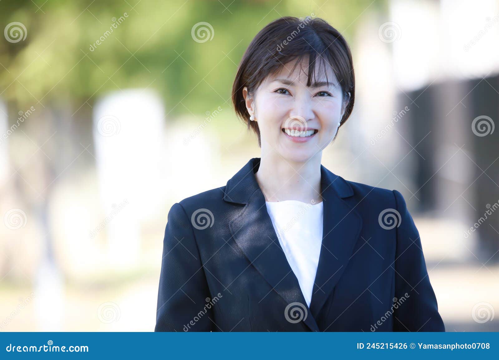 Smiley Female Office Worker Stock Photo - Image of shortcut, outside ...