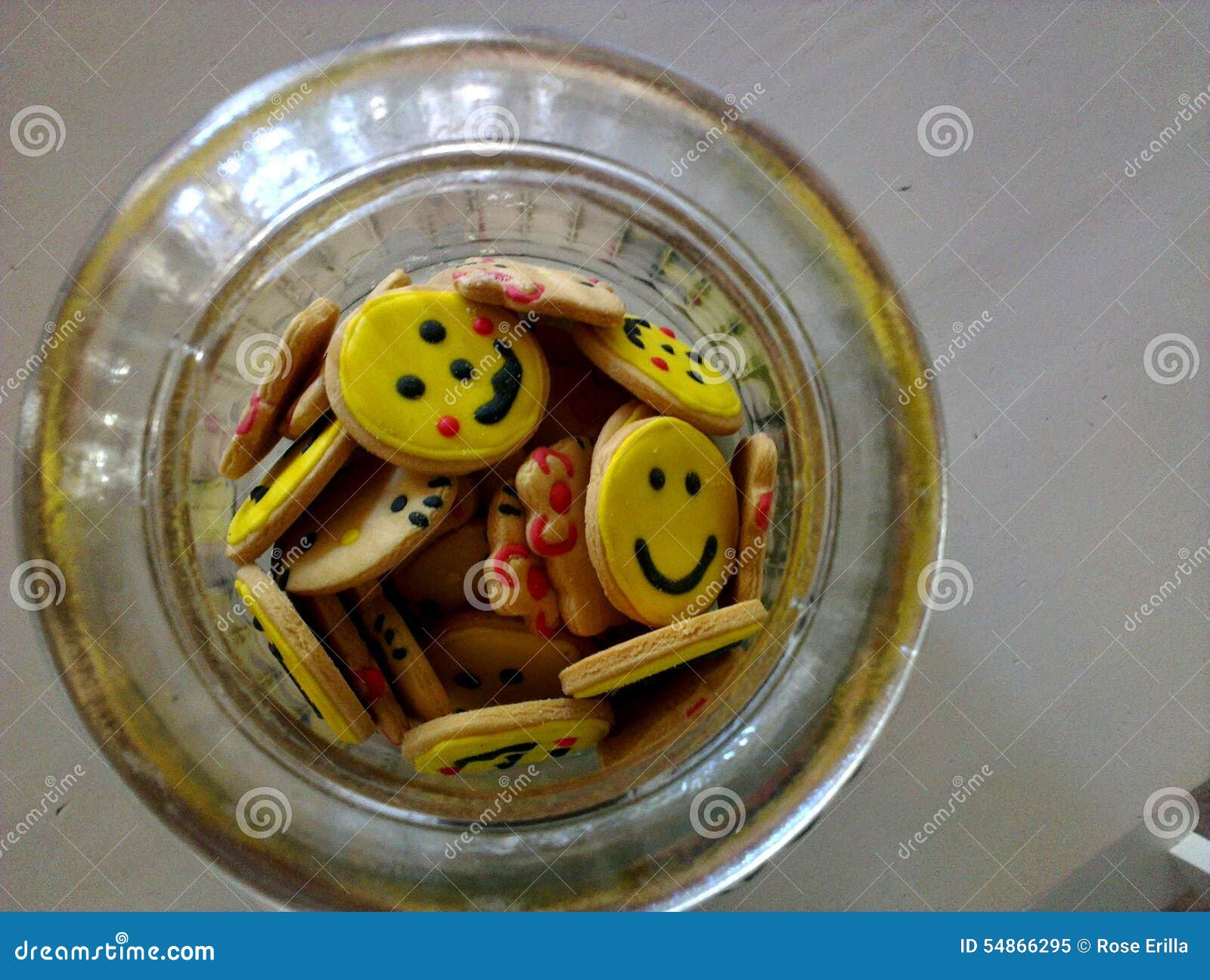 Smiley Shape Cookies stock afbeelding. Image of komt - 54866295