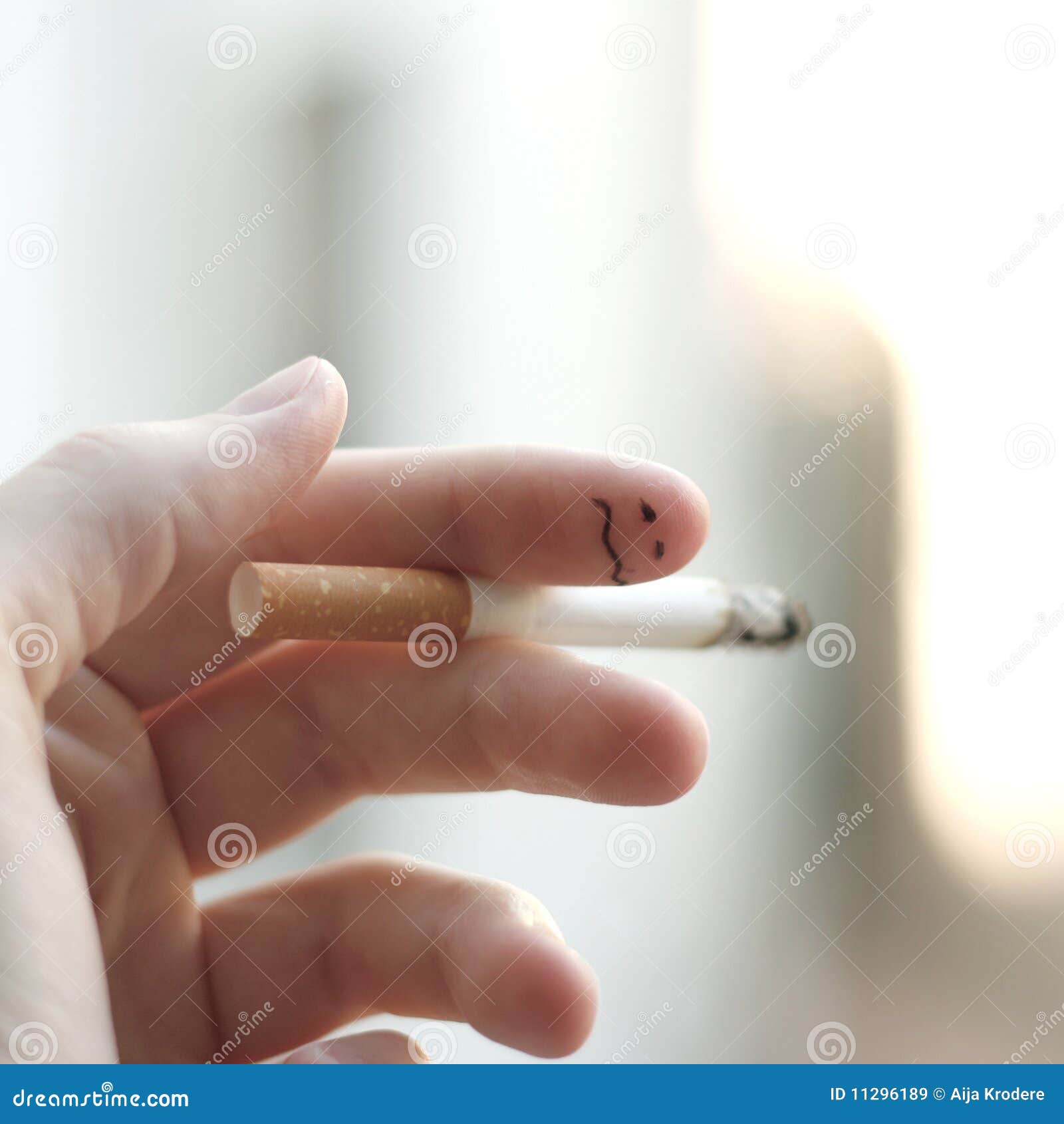 Smiley Triste Sur Le Doigt De Fumage Image stock - Image du conceptuel ...