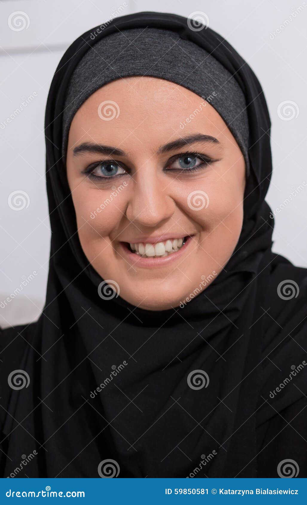 Smiling Arabic Woman Wearing Hijab Stock Image - Image of emigrant ... Smiling Arabic Woman Wearing Hijab Stock Image - Image of emigrant ...