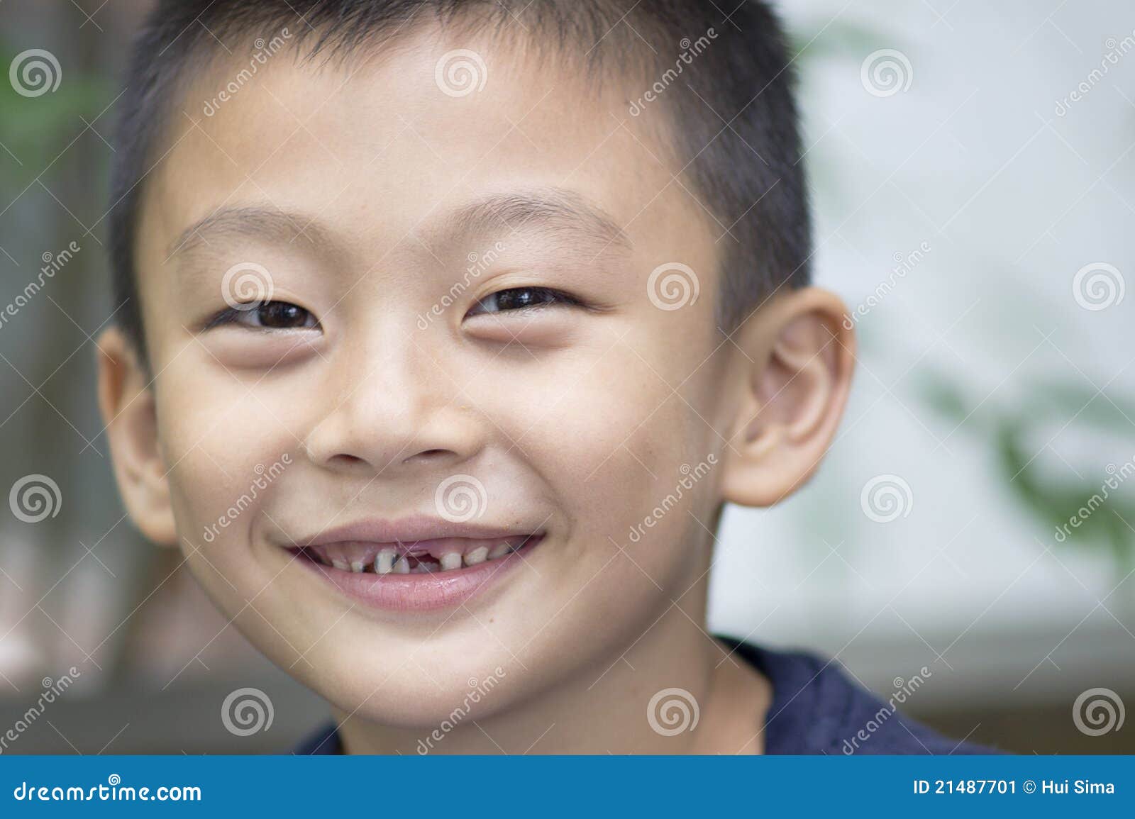 Smiling Boy with Missing Teeth Stock Image - Image of person, hair ...