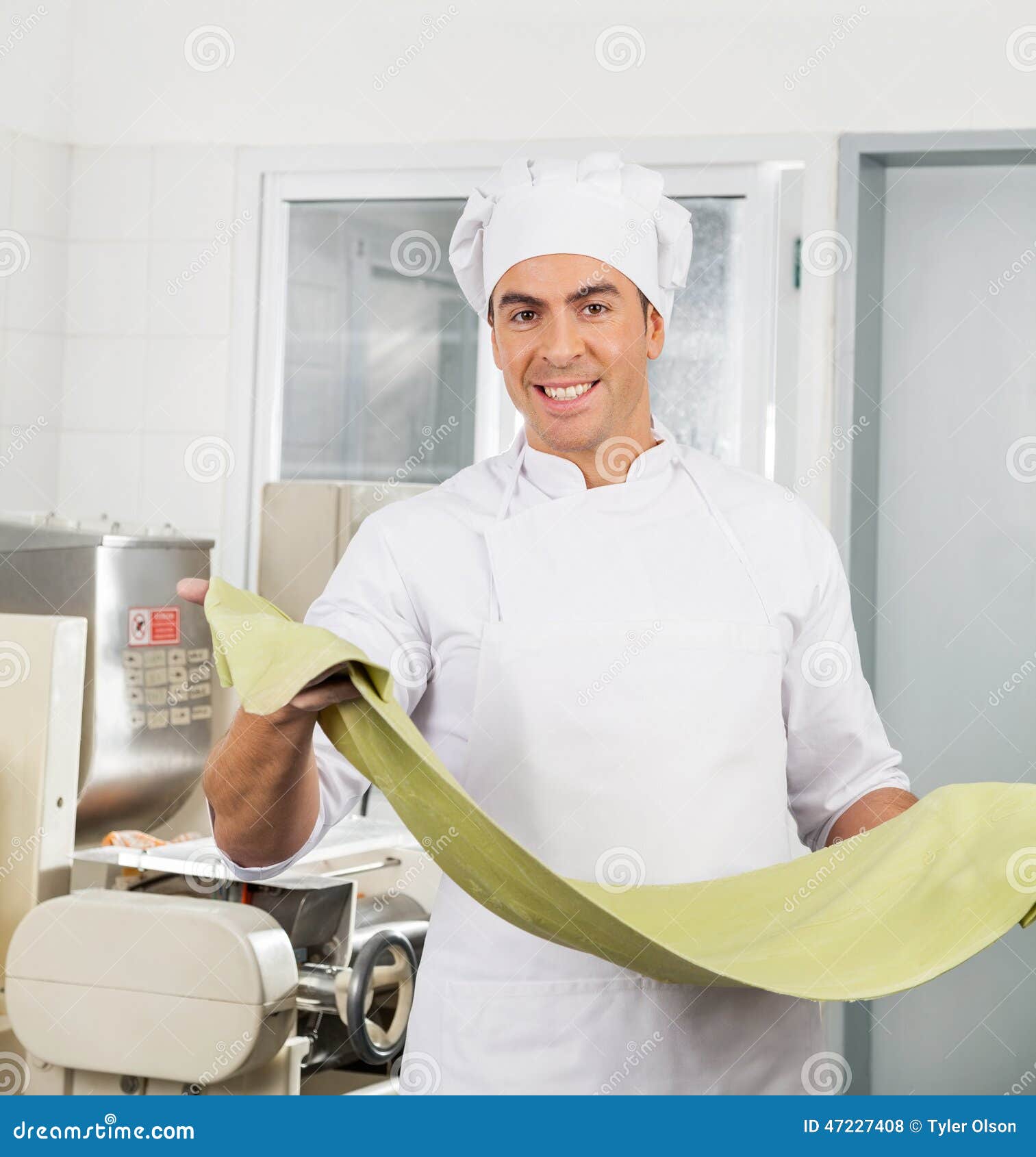 Chef Processing Spaghetti Pasta Sheet Machine Stock Photos - Free ...