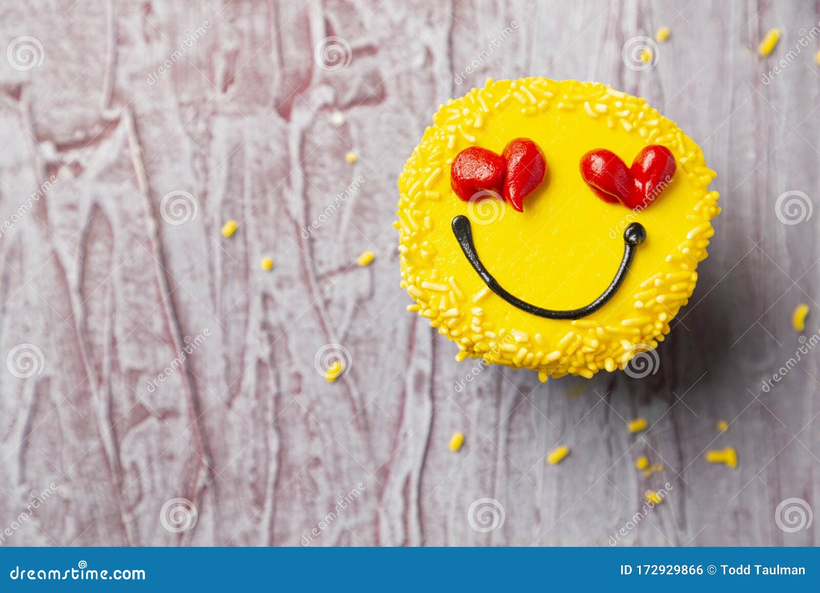 Smiling Cupcake stock photo. Image of heart, baked, smile - 172929866