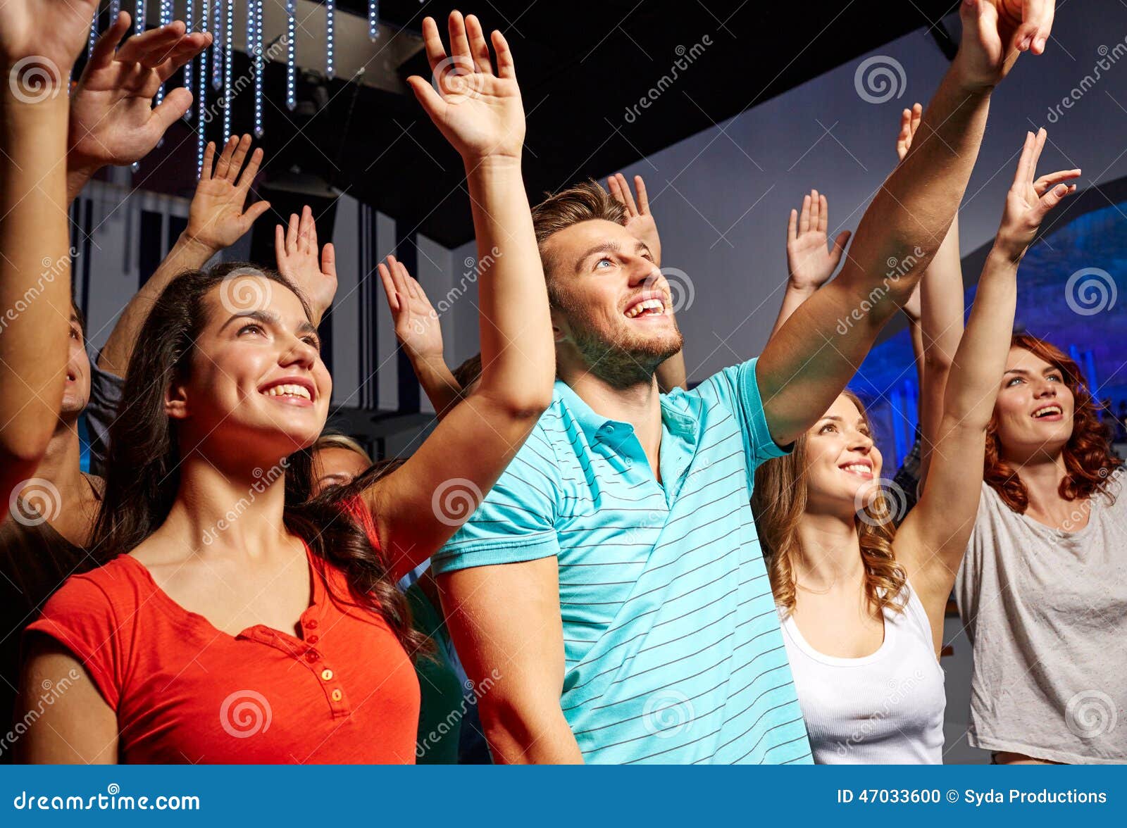 Smiling Friends at Concert in Club Foto de archivo - Imagen de novio ...