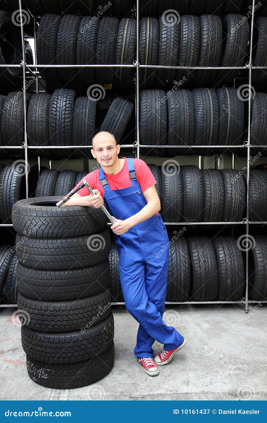 Smiling garage worker stock image. Image of garage, drive - 10161437
