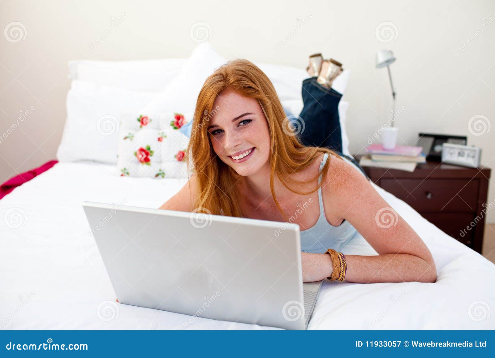 Smiling Girl Using a Laptop Stock Image - Image of face, house: 11933057