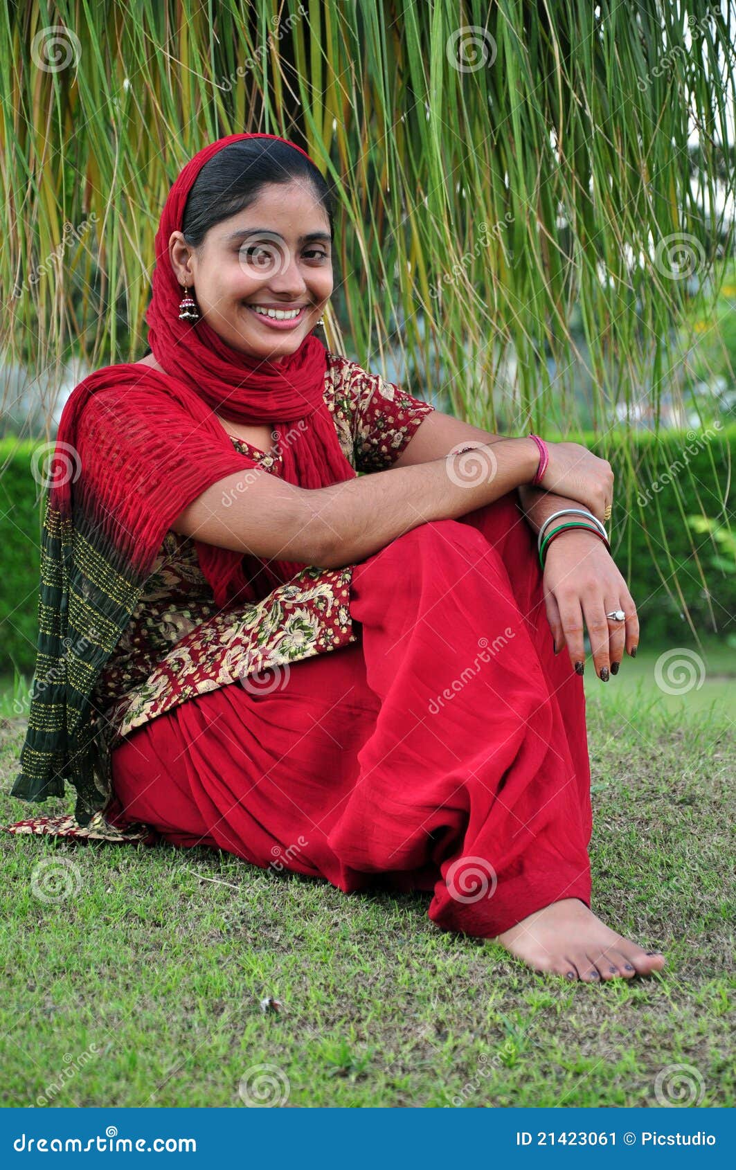 Smiling indian girl stock image. Image of sitting, happiness - 21423061