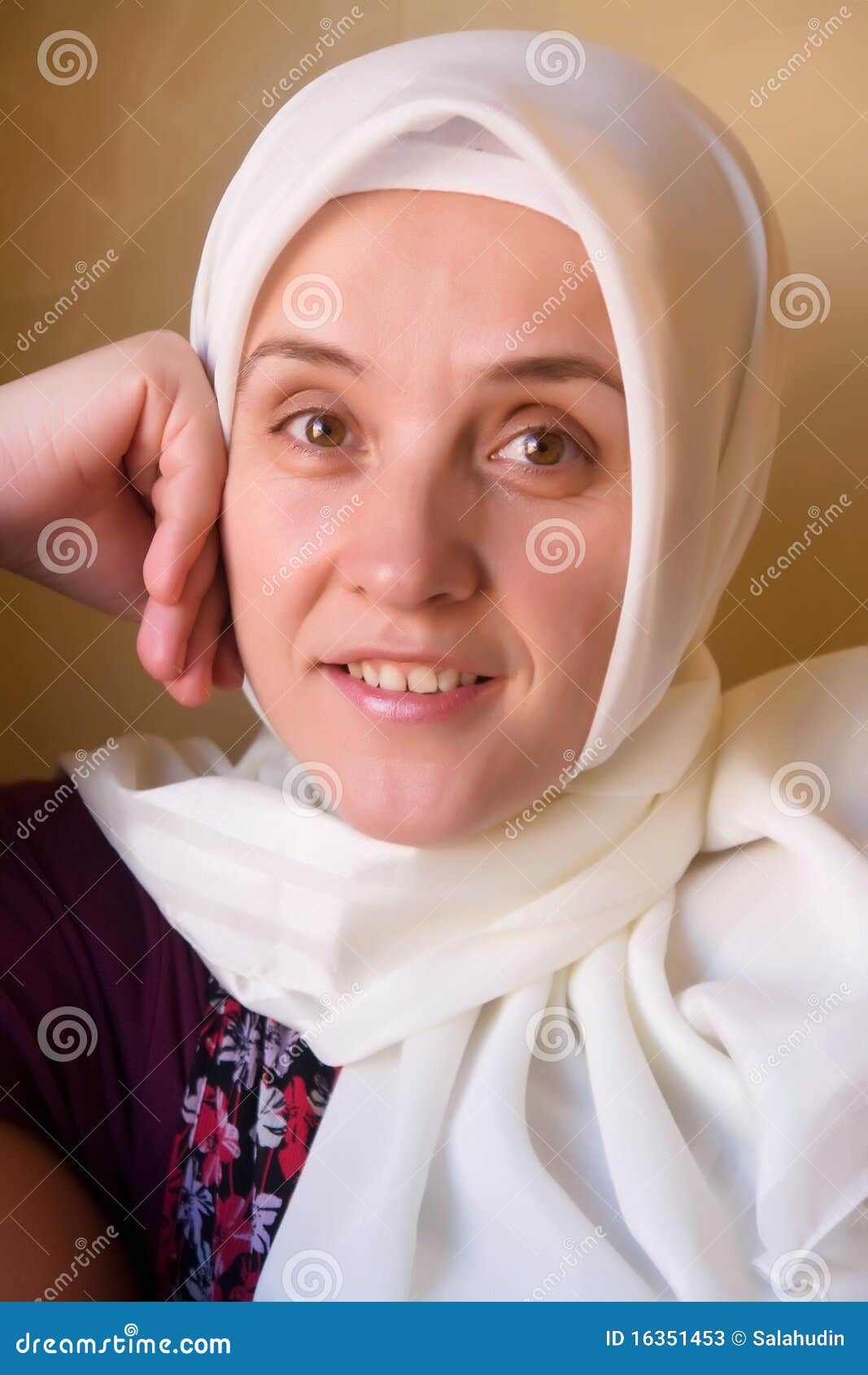 Smiling islam woman stock image. Image of white, islamic - 16351453