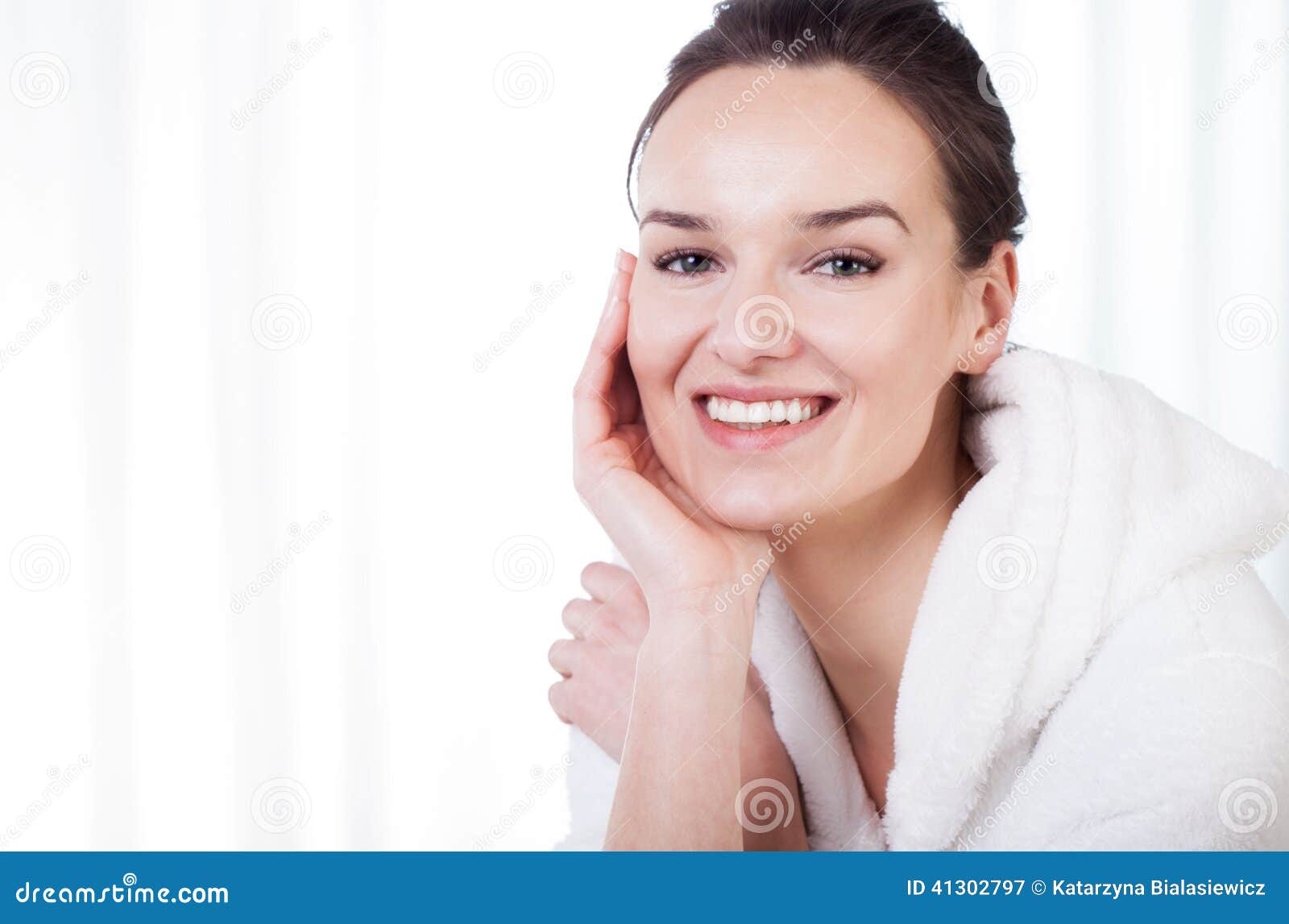 Smiling lady in spa stock image. Image of dressing, massage - 41302797
