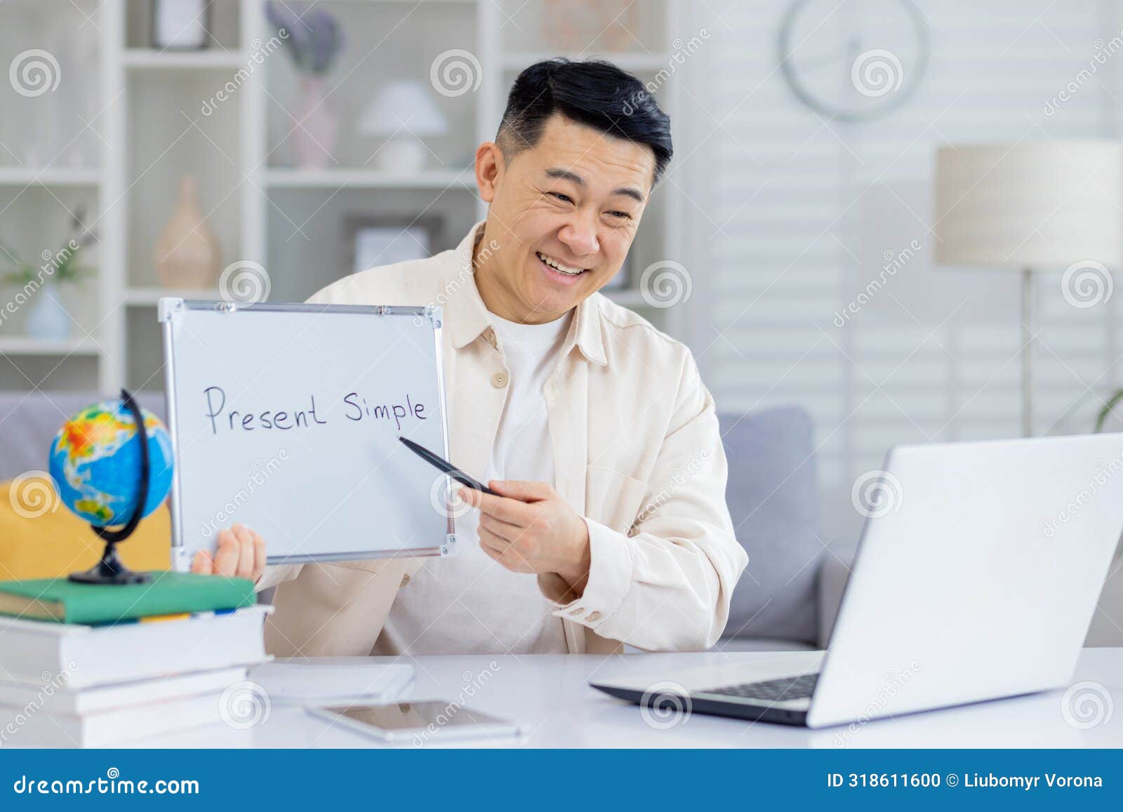 Online Language Teacher Explaining Present Simple Tense during Virtual ...