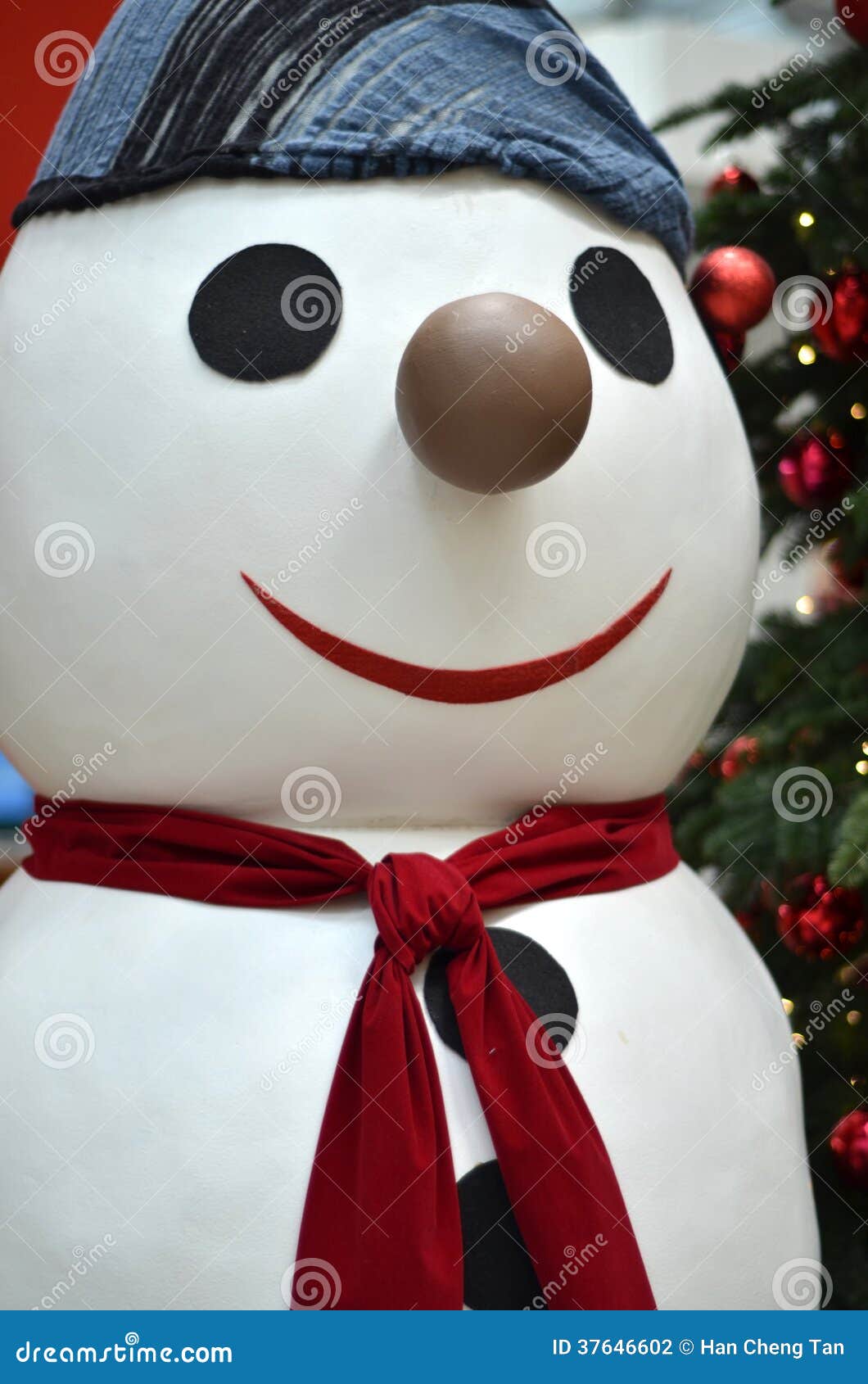 Smiling Snowman stock photo. Image of christmas, round - 37646602
