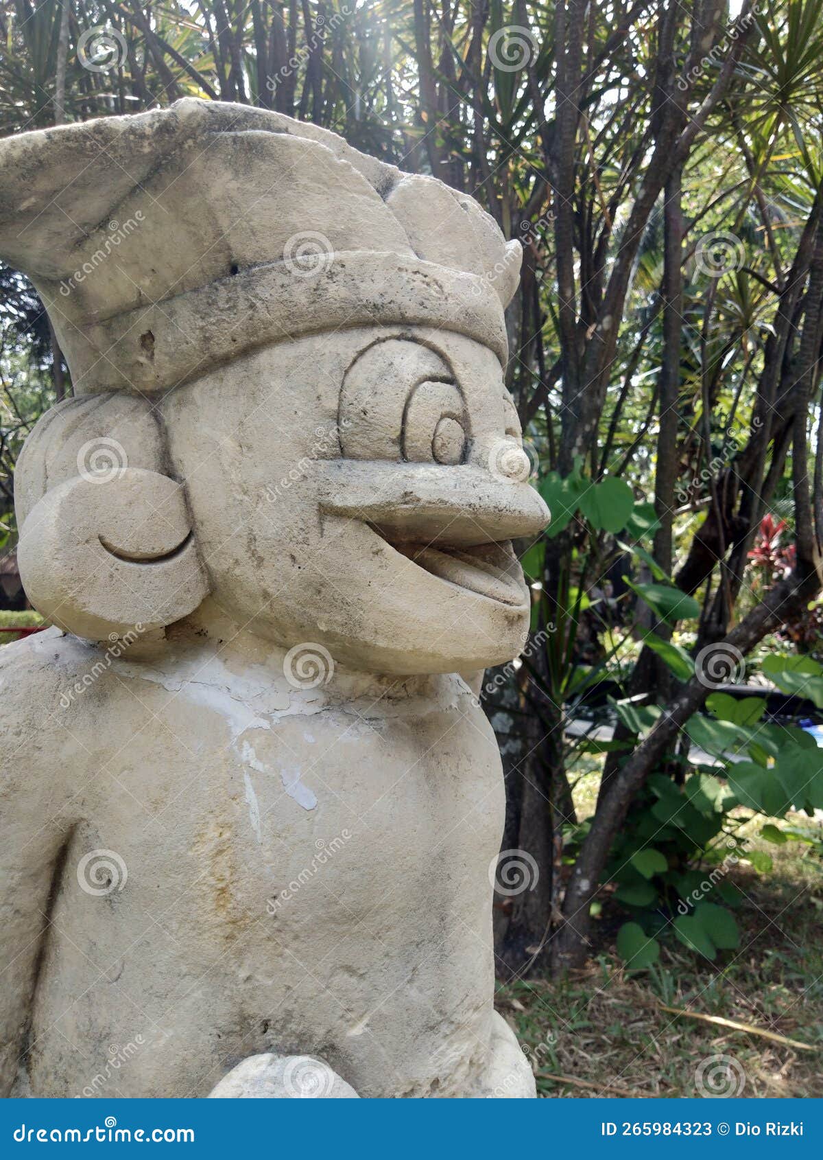 Smiling statue by the pool stock image. Image of smiling - 265984323