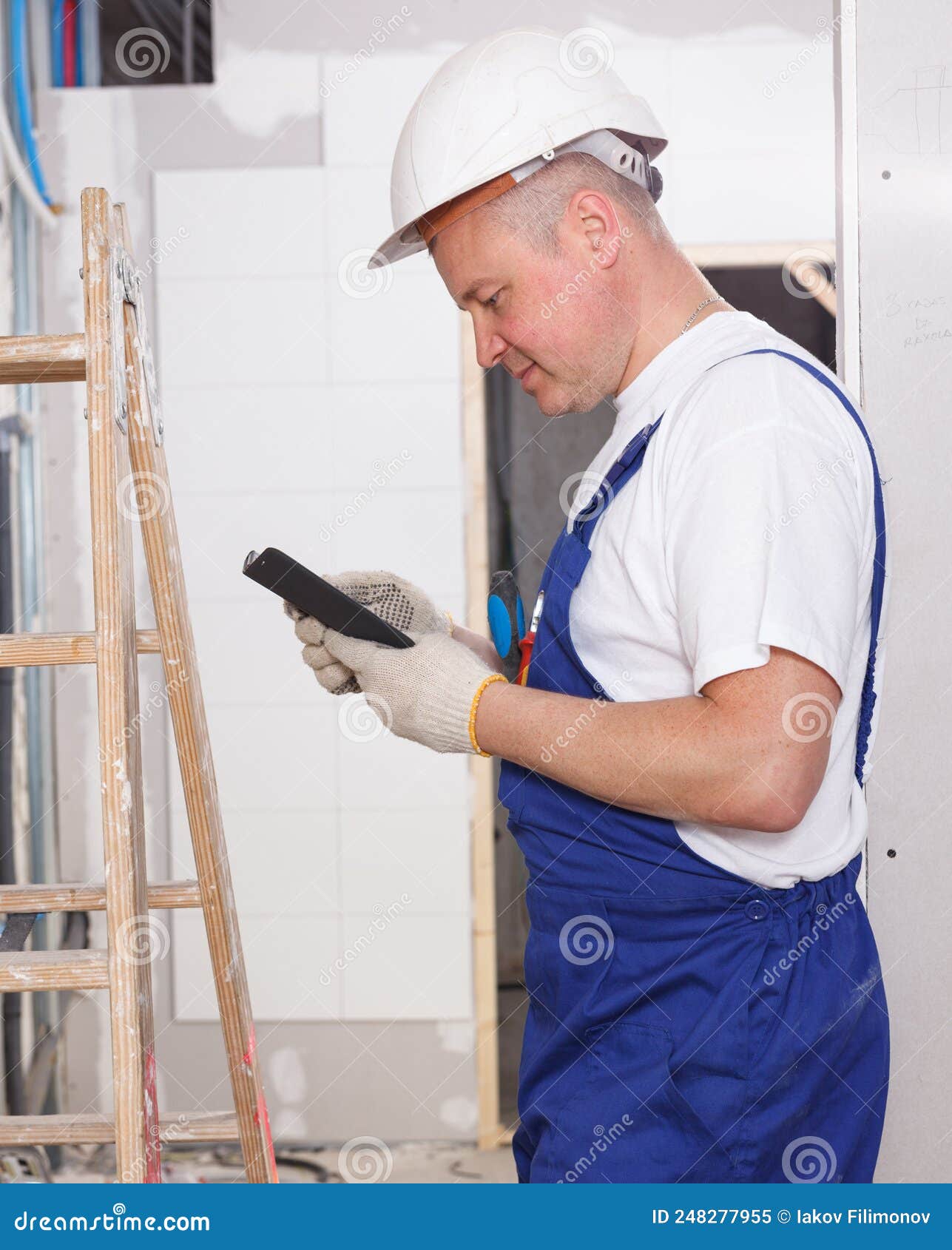 Smiling Workman Using Phone Stock Image - Image of emotions, portrait ...
