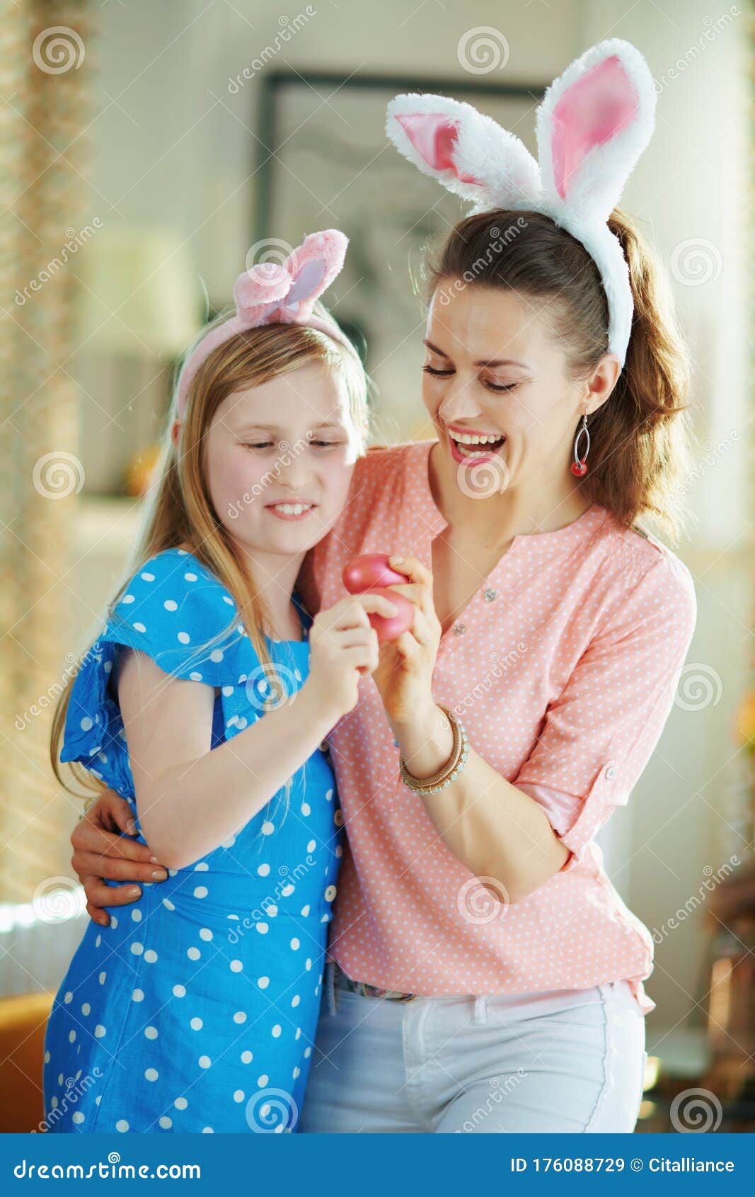 Smiling Mother and Daughter Having Egg Tapping with Easter Eggs Stock ...