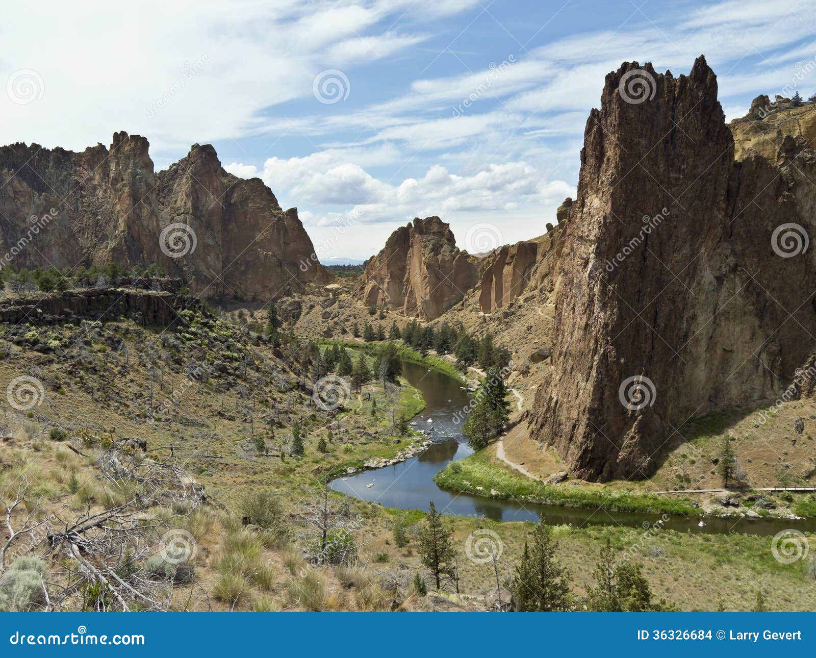 Smith Rock State Park in Oregon Stock Photo - Image of mount, lava ...