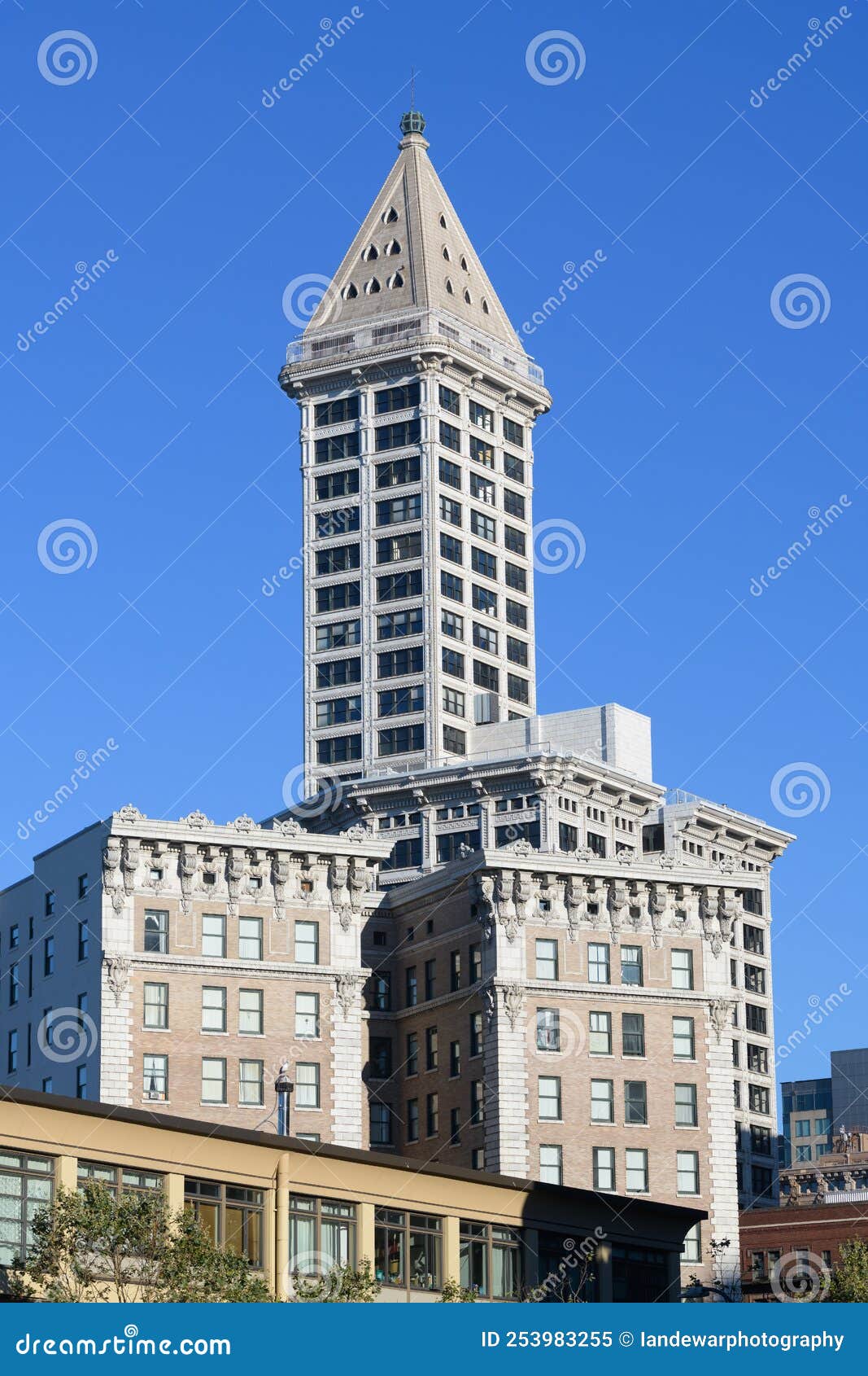 Smith Tower Historic Skyscraper in Seattle Editorial Image - Image of ...