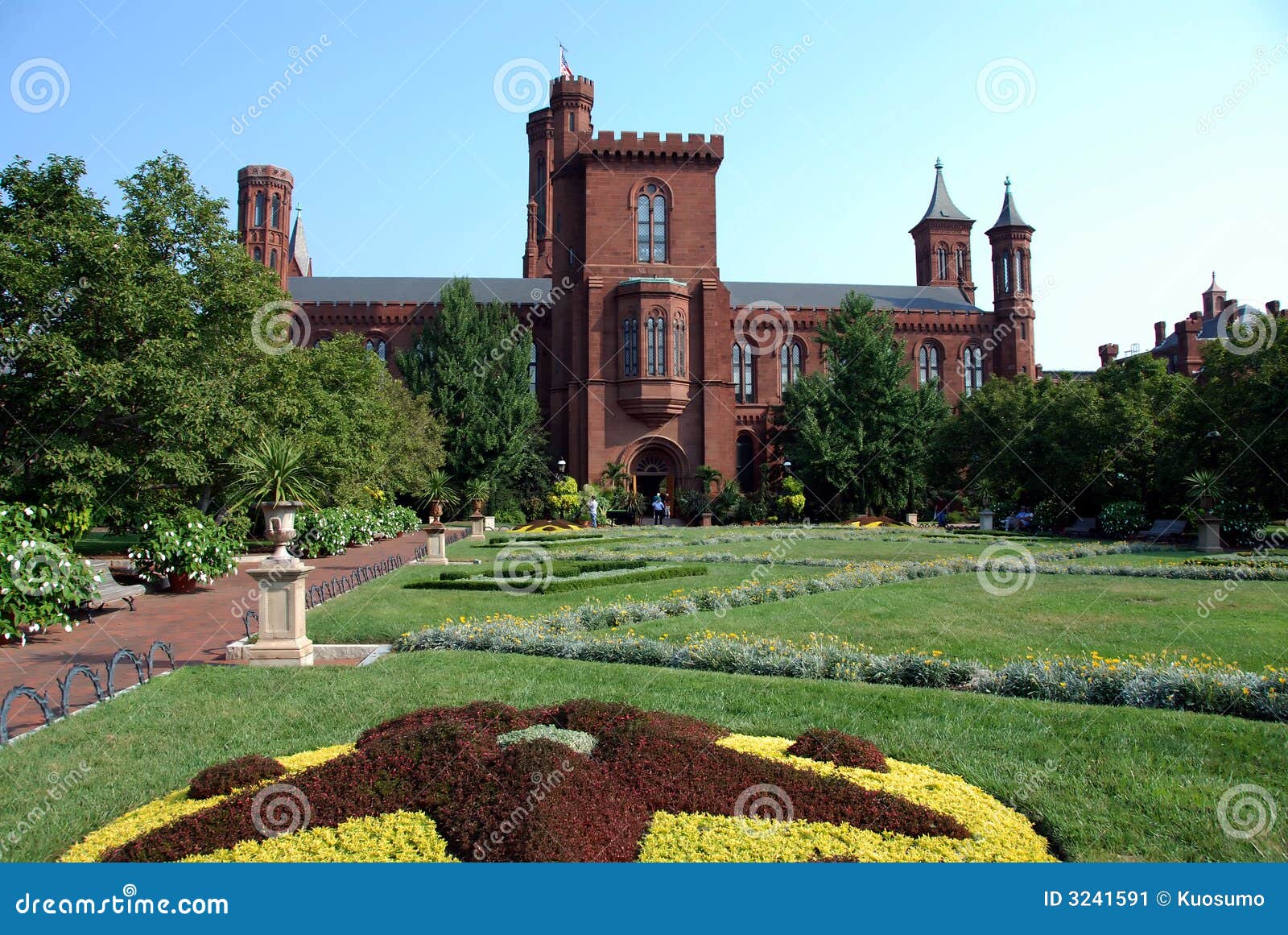Smithsonian Castle editorial photo. Image of smithsonian - 3241591