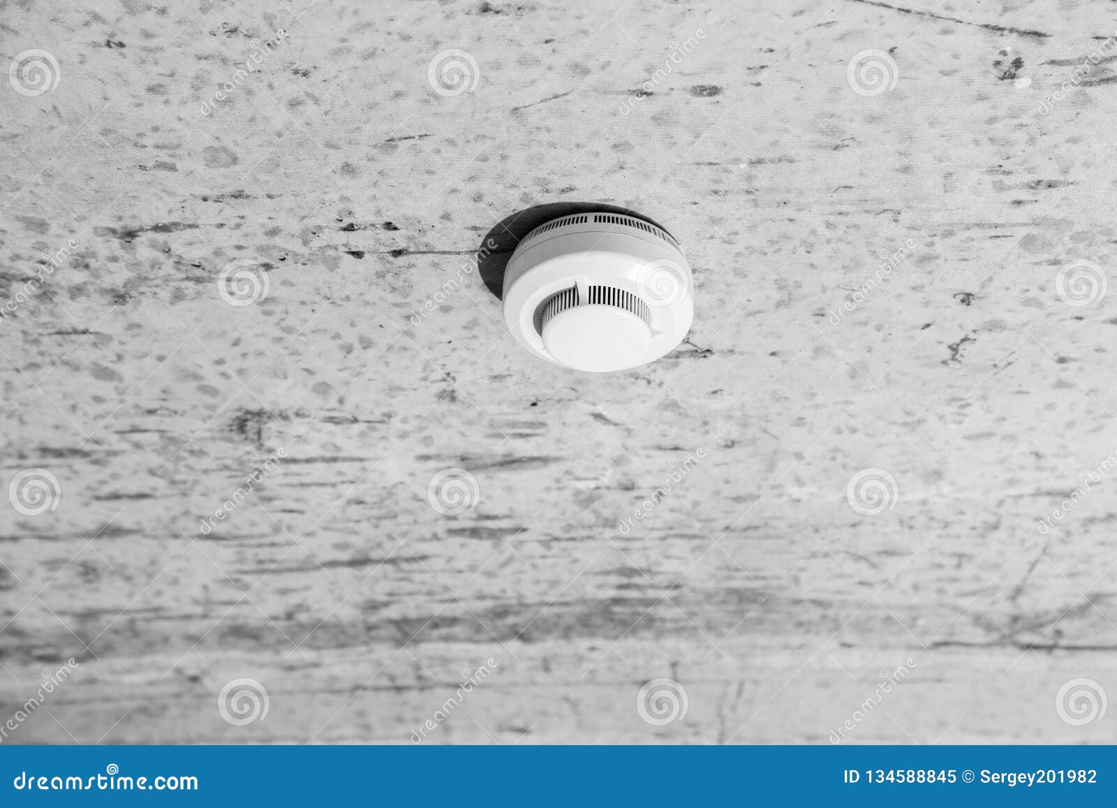 Smoke Detector on the Ceiling Stock Image - Image of safety, fire ... Smoke Detector on the Ceiling Stock Image - Image of safety, fire ...