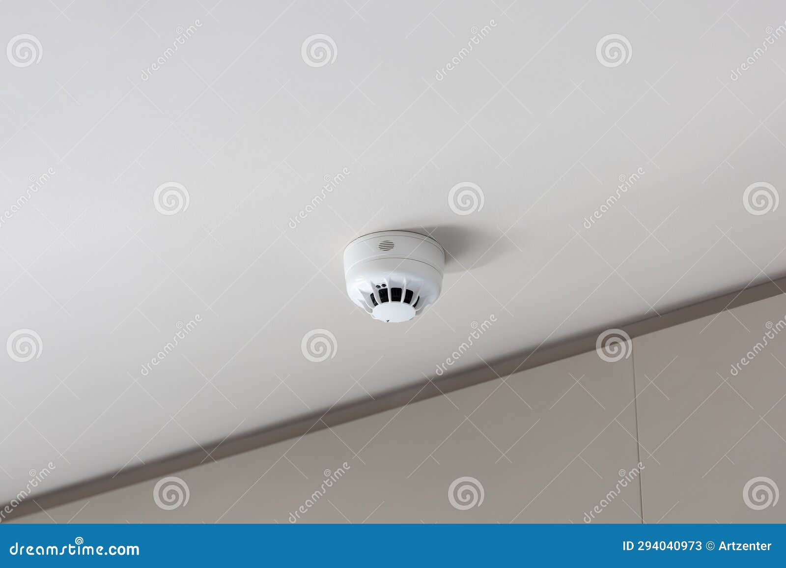 Smoke Detector Mounted on Plain Ceiling Stock Image - Image of warn ...