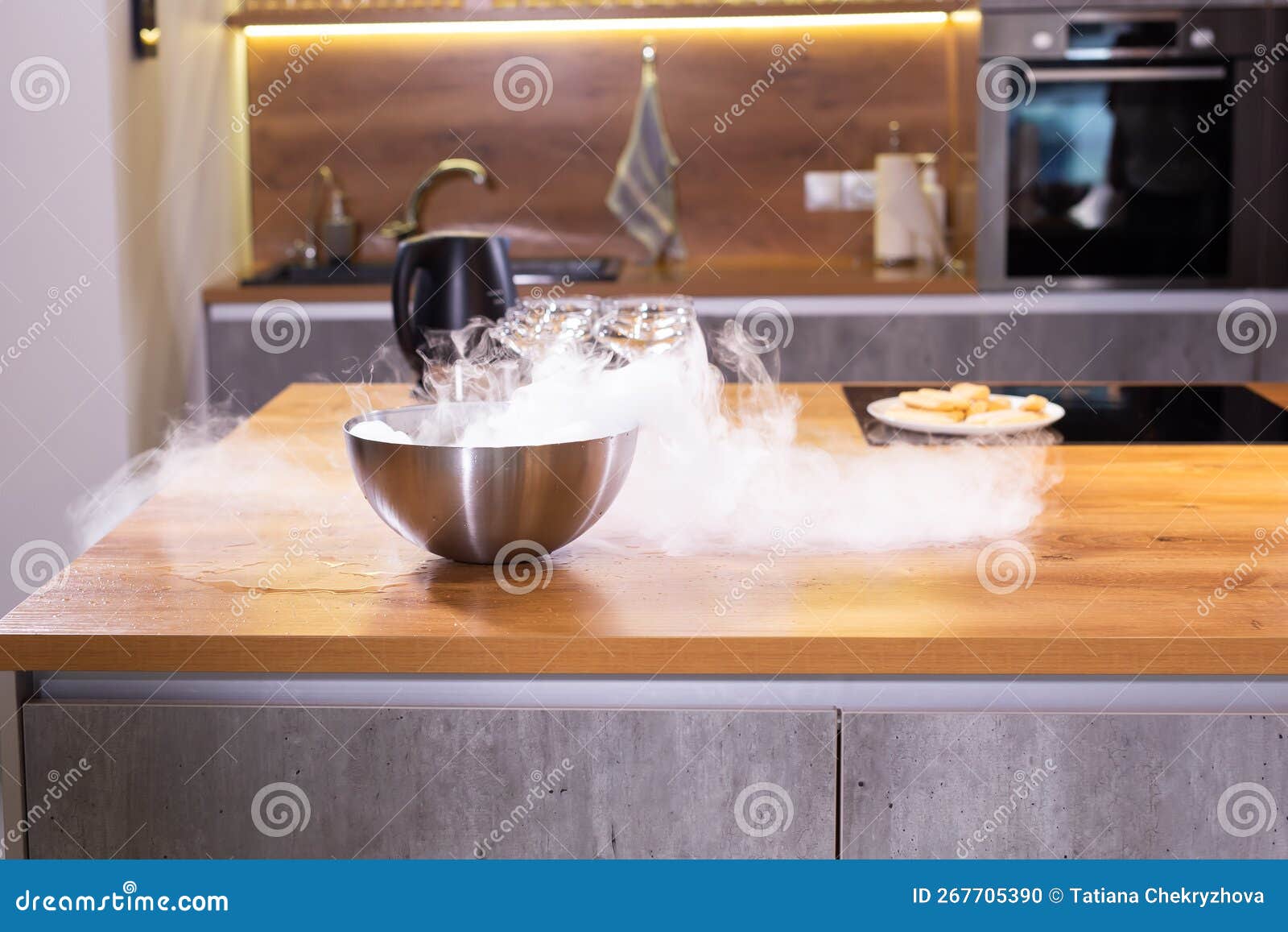 Smoke Vapor Dry Ice in Bowl in Kitchen Stock Photo - Image of nitrogen ...
